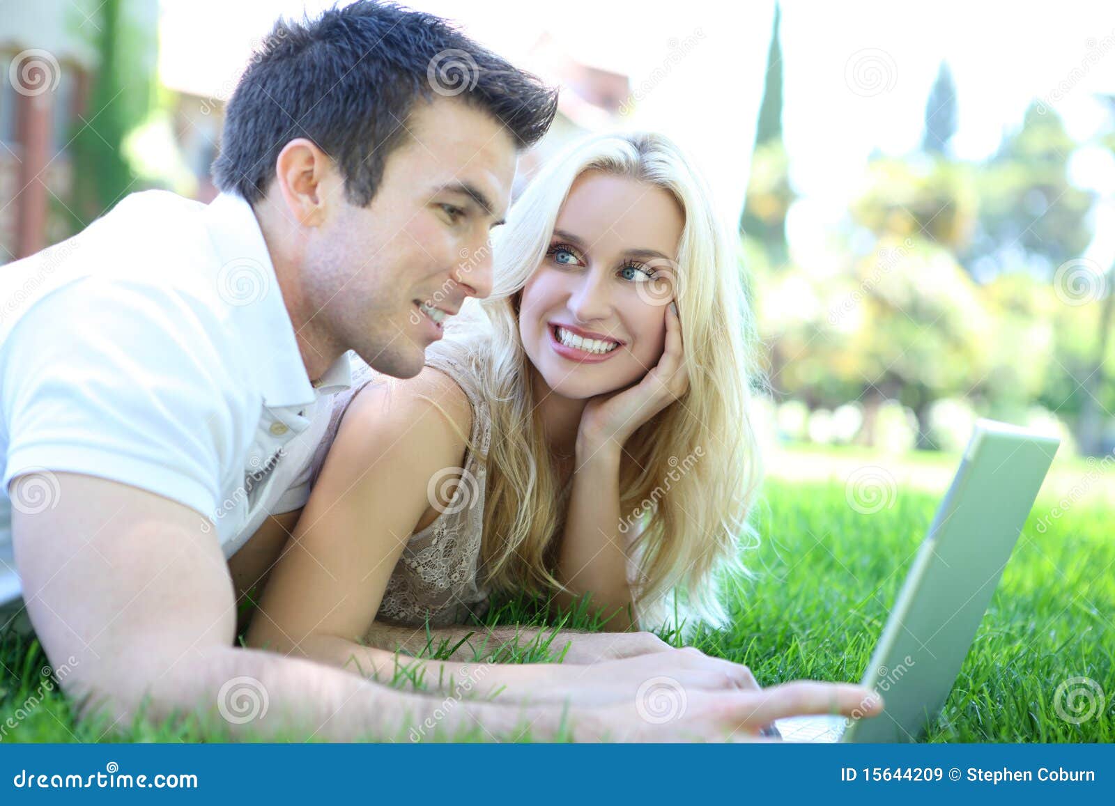 Couple in Park with Computer Stock Image - Image of face, blond: 15644209