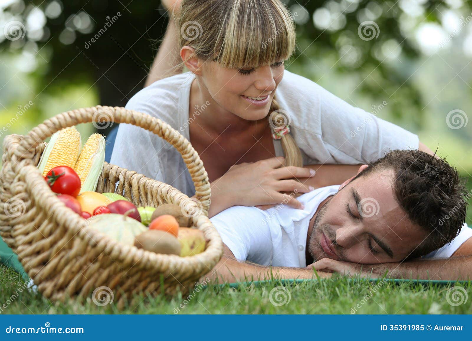 Couple with a picnic stock image. Image of outdoors, dating - 35391985
