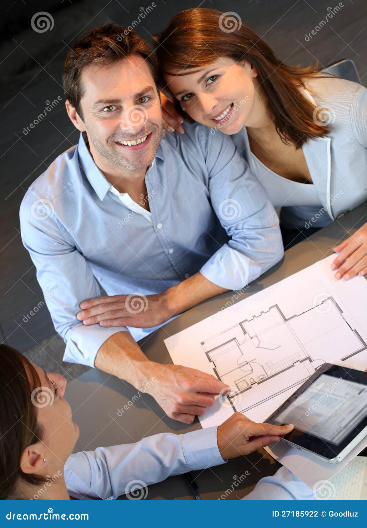 Couple in Real-estate Agency Stock Photo - Image of happy, agency: 27185922