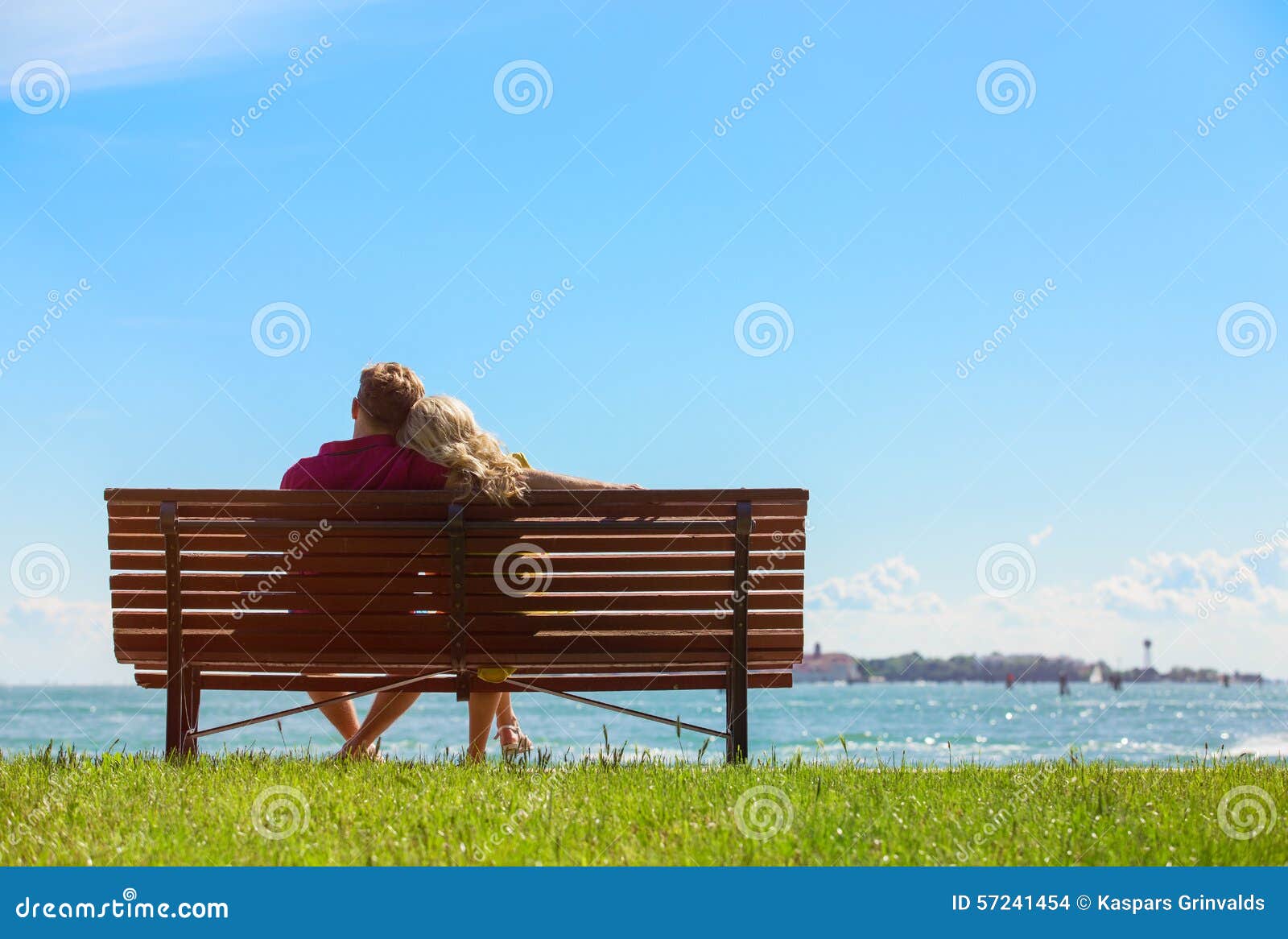 Couple Sitting on Park Bench Stock Photo - Image of holding, boyfriend ...