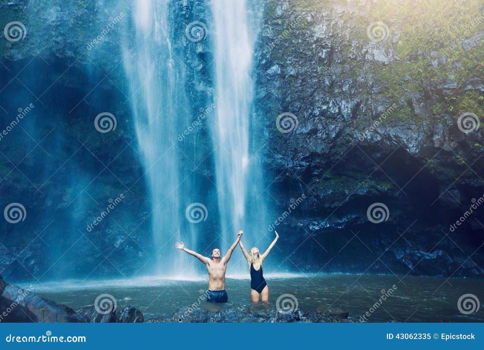Couple under waterfall stock image. Image of nature, outdoor - 43062335