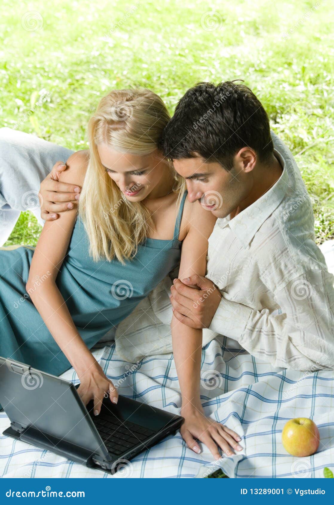 Couple Using Laptop, Outdoors Stock Image - Image of site, park: 13289001