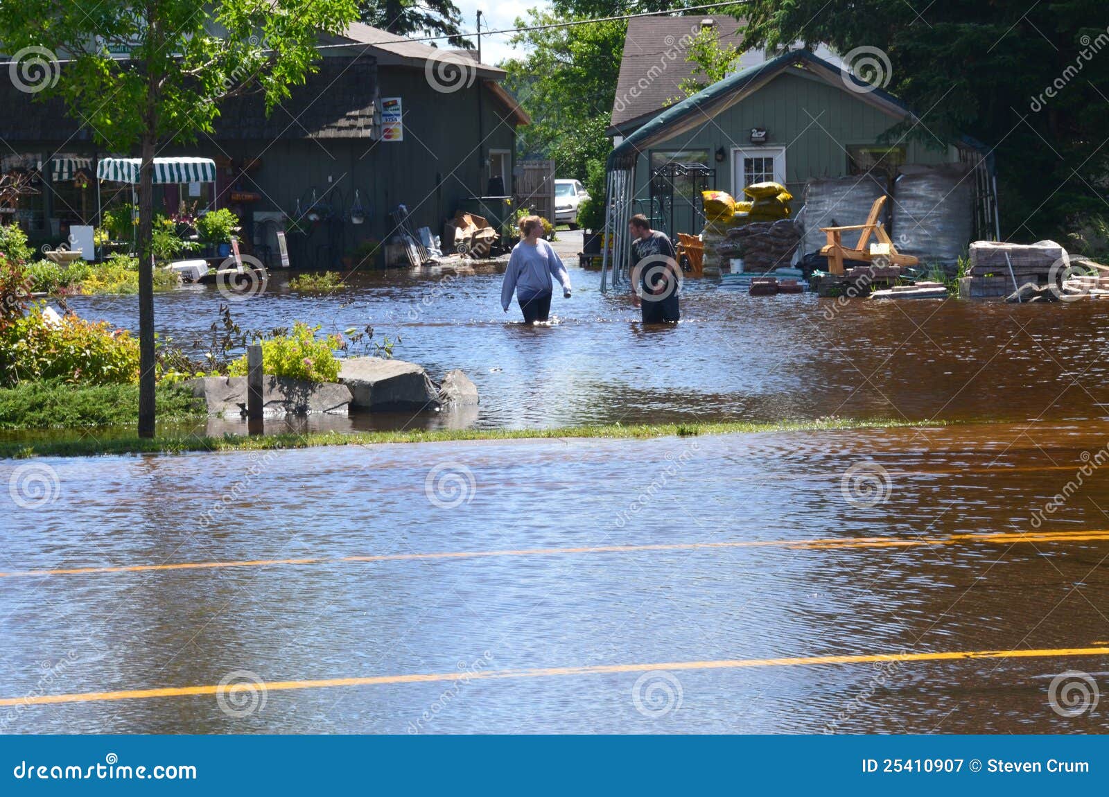 Couple Wading in Flood editorial photography. Image of wading - 25410907