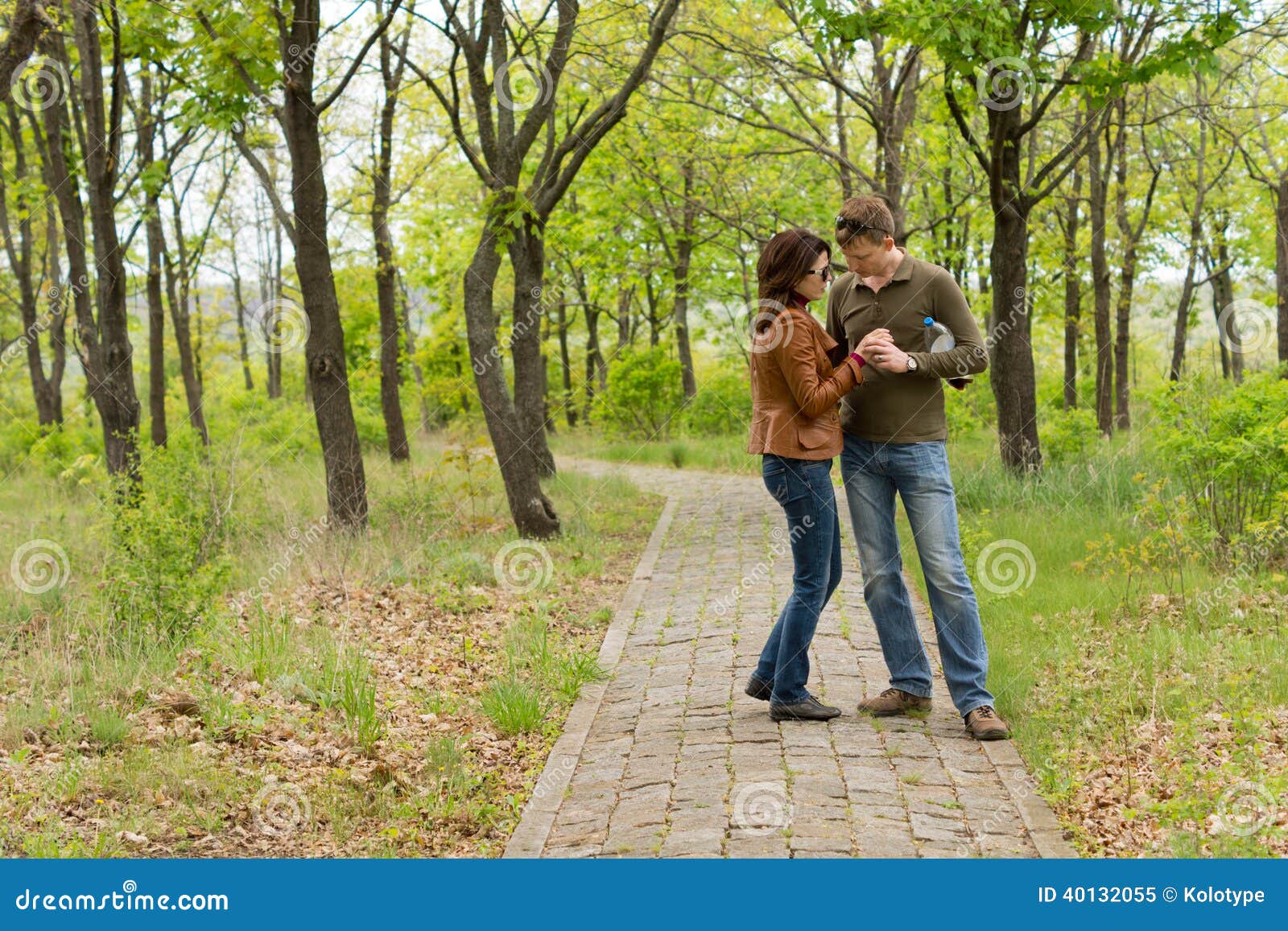 Couples Affectueux Se Tenant Tenants Des Mains Image stock - Image du ...