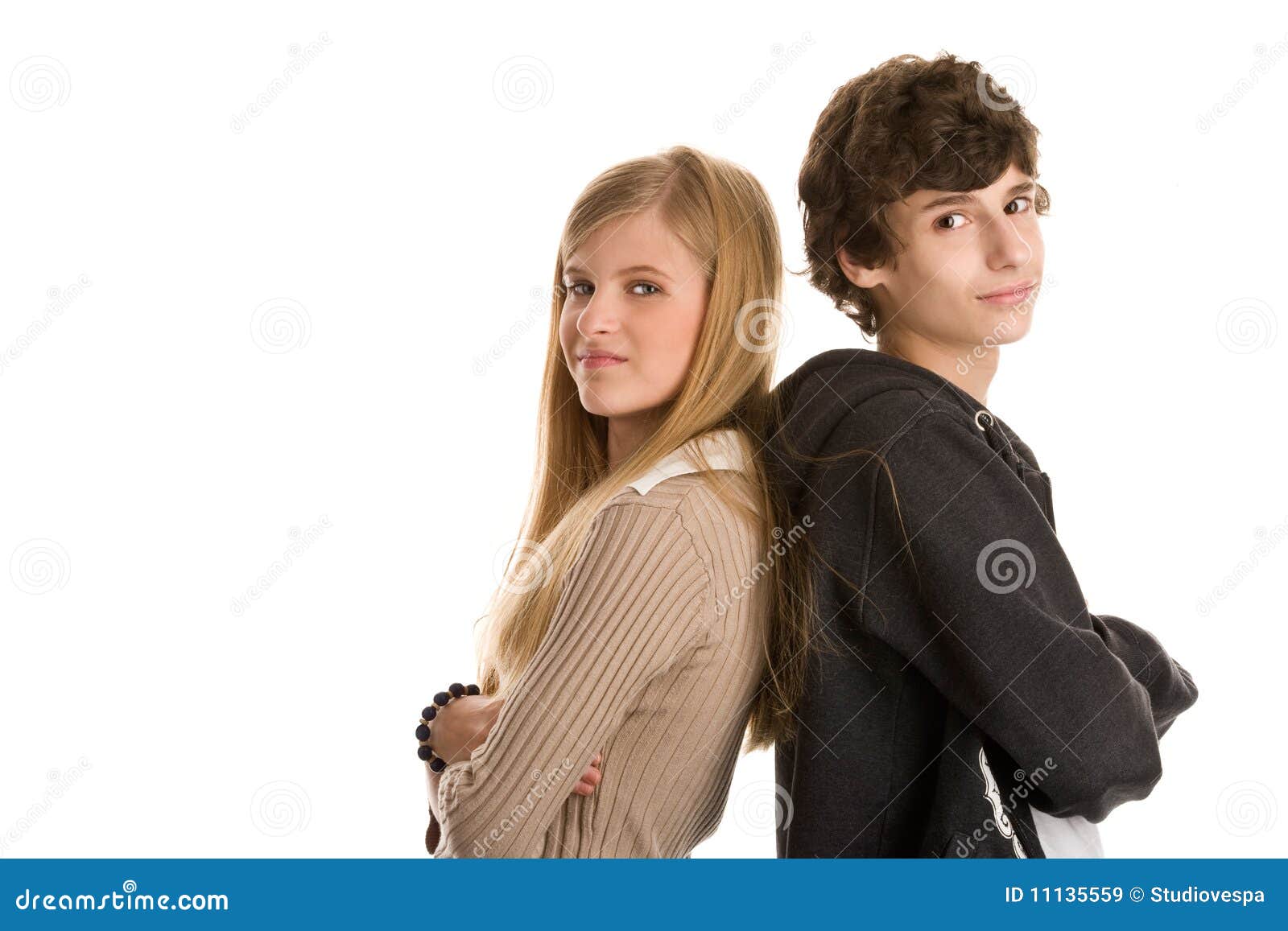 Couples D'adolescent Restant De Nouveau Au Dos Image stock - Image du ...