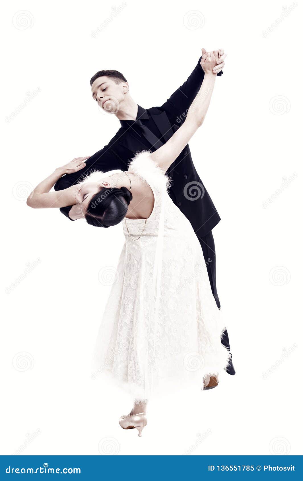 Couples De Danse De Salle De Bal Dans Une Pose De Danse Sur Le Blanc ...