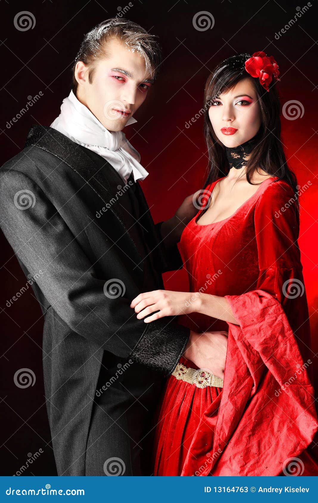 Couples de vampires image stock. Image du fille, tony - 13164763