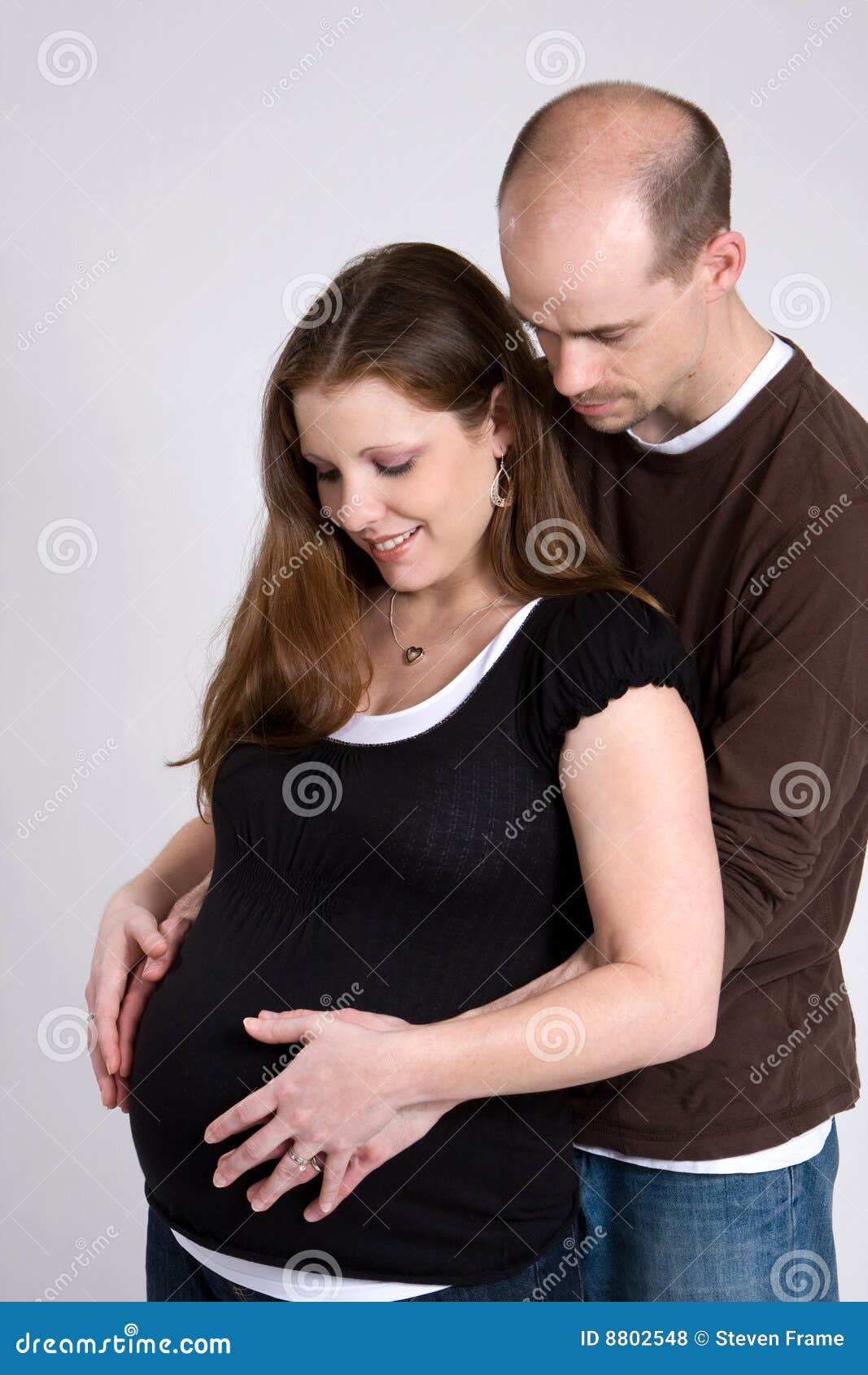 Couples En Expectative Heureux Photo stock - Image du grossesse ...