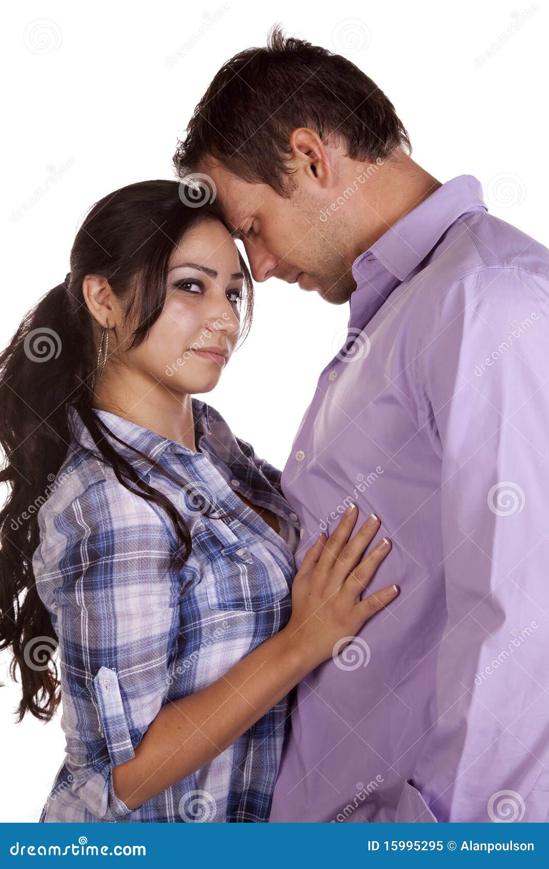 Couples restant son regard image stock. Image du embrassement - 15995295