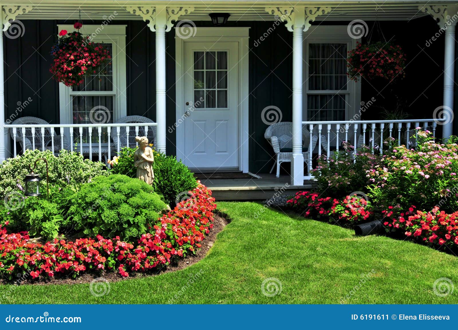 Cour d'une maison image stock. Image du fleur, architecture - 6191611