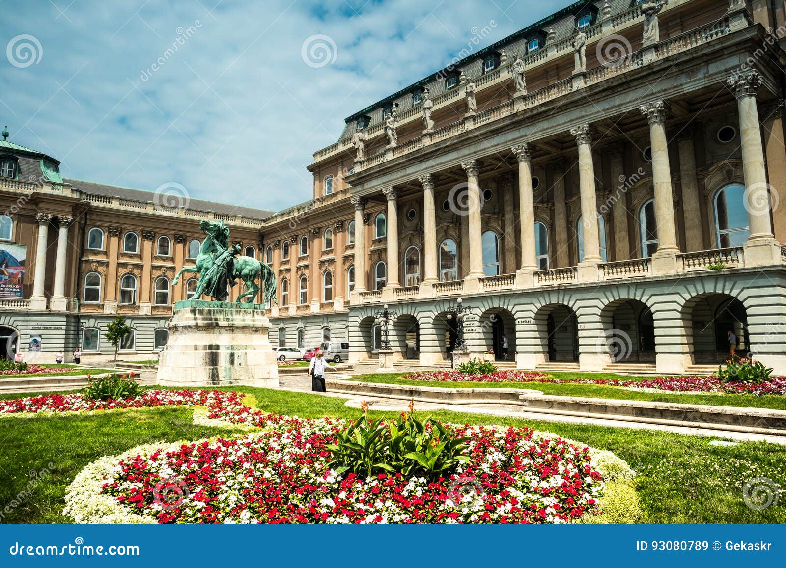 Cour De Château De Buda Avec La Statue Image stock éditorial - Image du ...