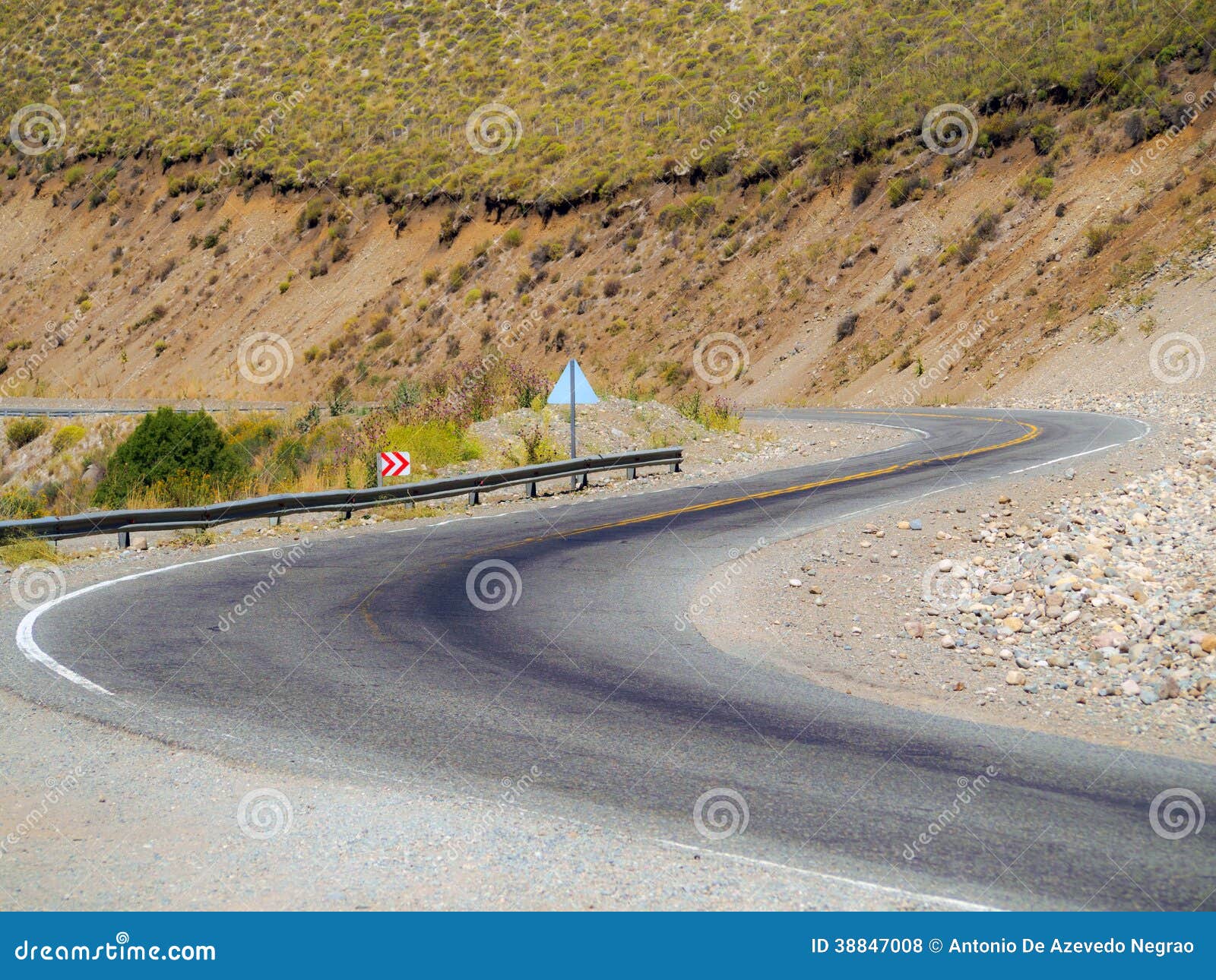 Courbe sur le chemin photo stock. Image du extérieur - 38847008