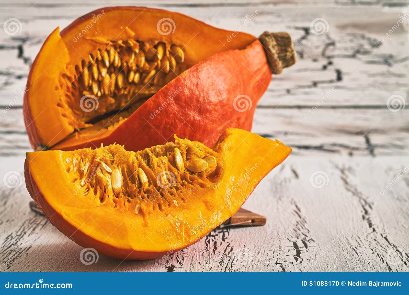 Courge rouge de kuri photo stock. Image du frais, mûr - 81088170