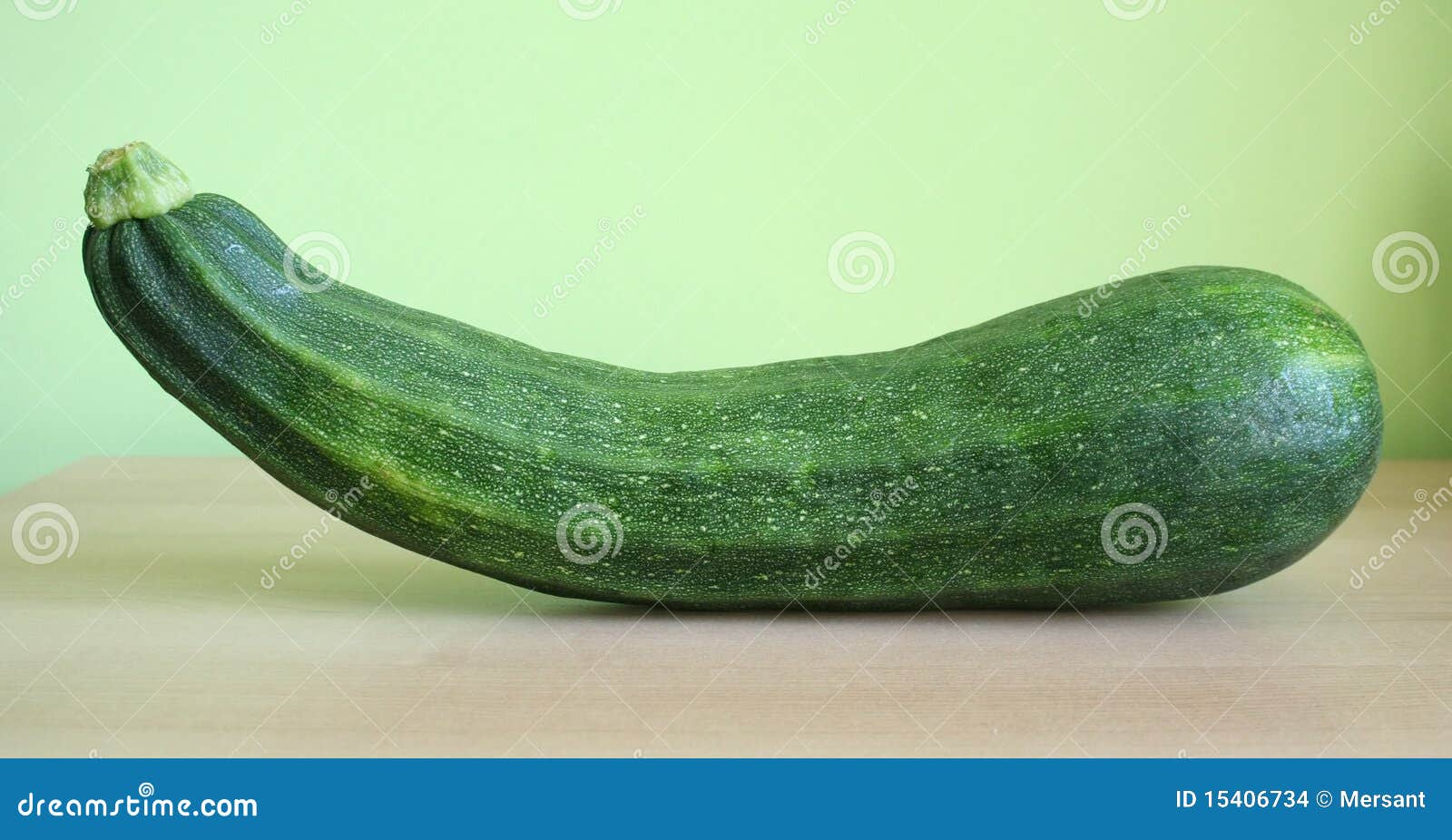 Courgette foto de stock. Imagem de fatia, coma, fatias - 15406734