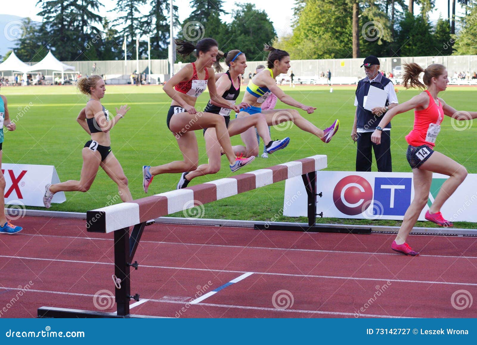 Course D'obstacles Des Femmes 3000m Photographie éditorial - Image du ...