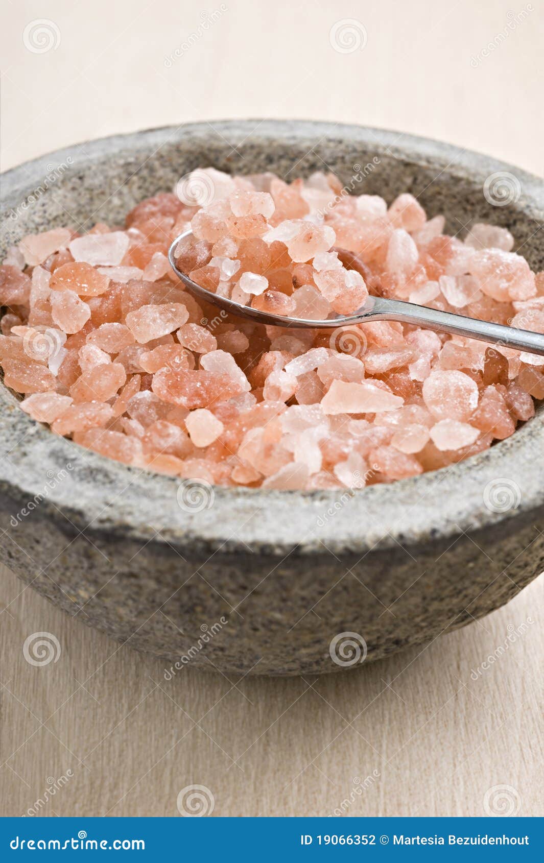 Course Pink Himalayan Salt in a Bowl Stock Photo - Image of crystal ...