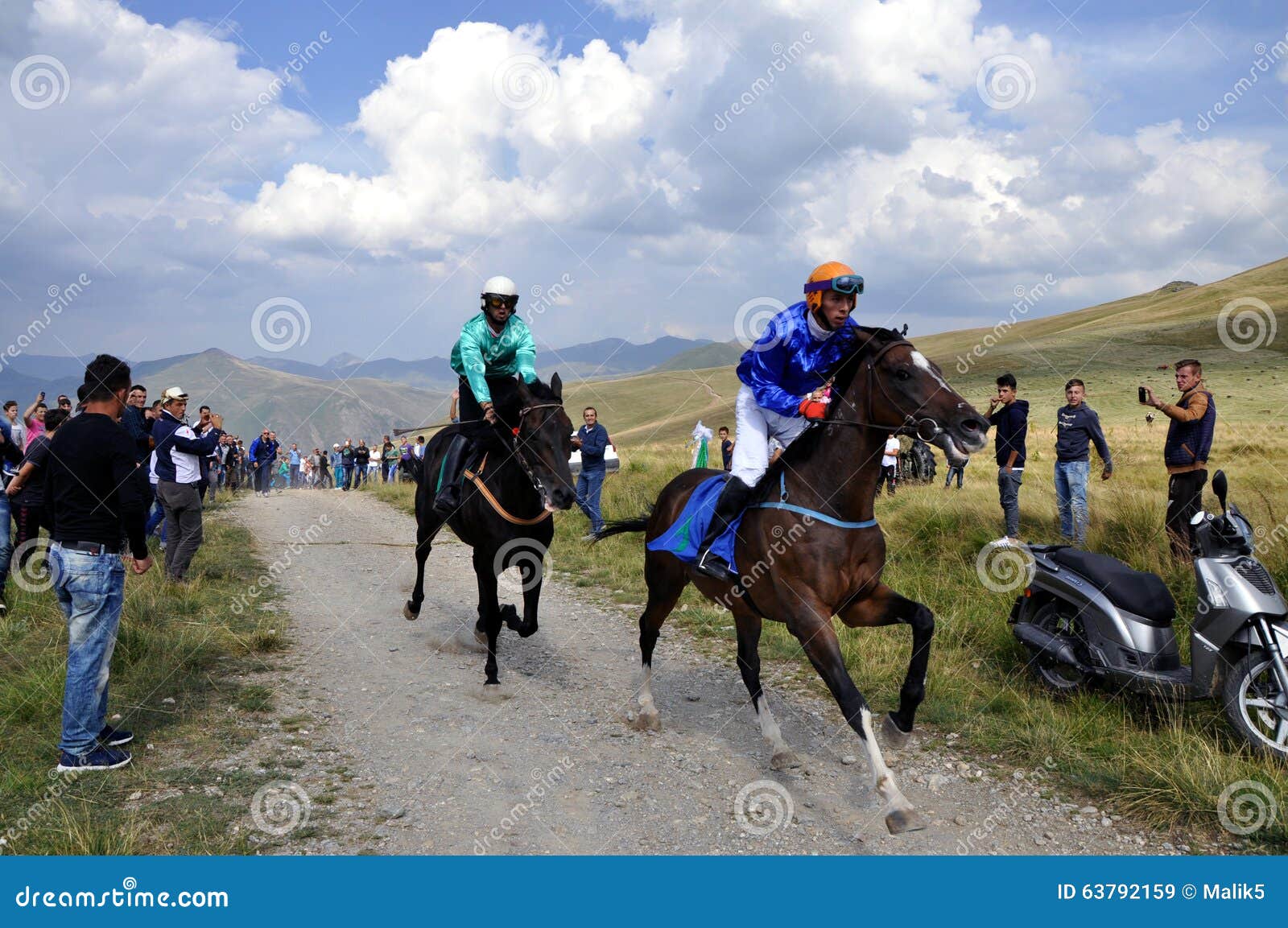 Courses De Cheval Traditionnelles, Restelica, Kosovo Image stock ...