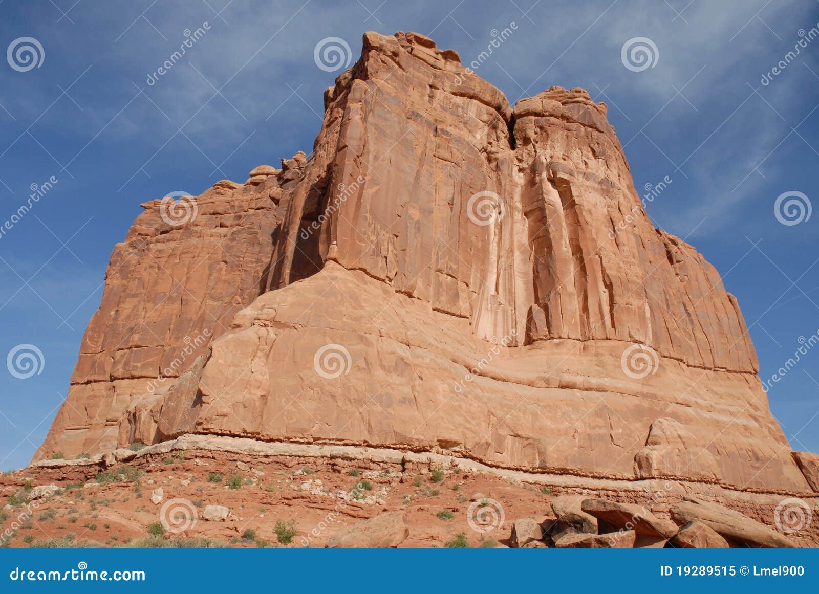 Courthouse Towers Viewpoint Features The Three Gossips Rock Formation ...