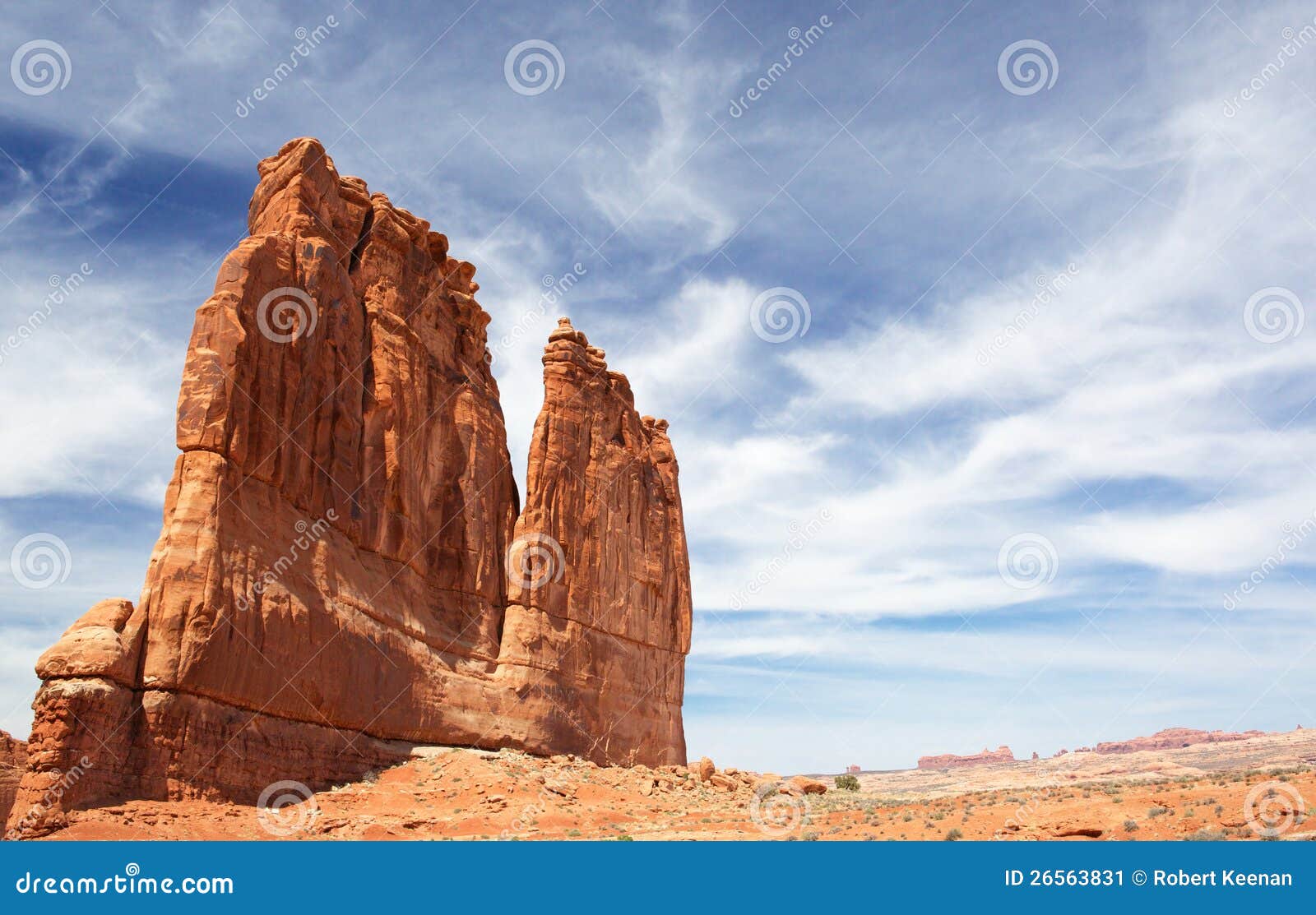 Courthouse Towers Viewpoint Features The Three Gossips Rock Formation ...