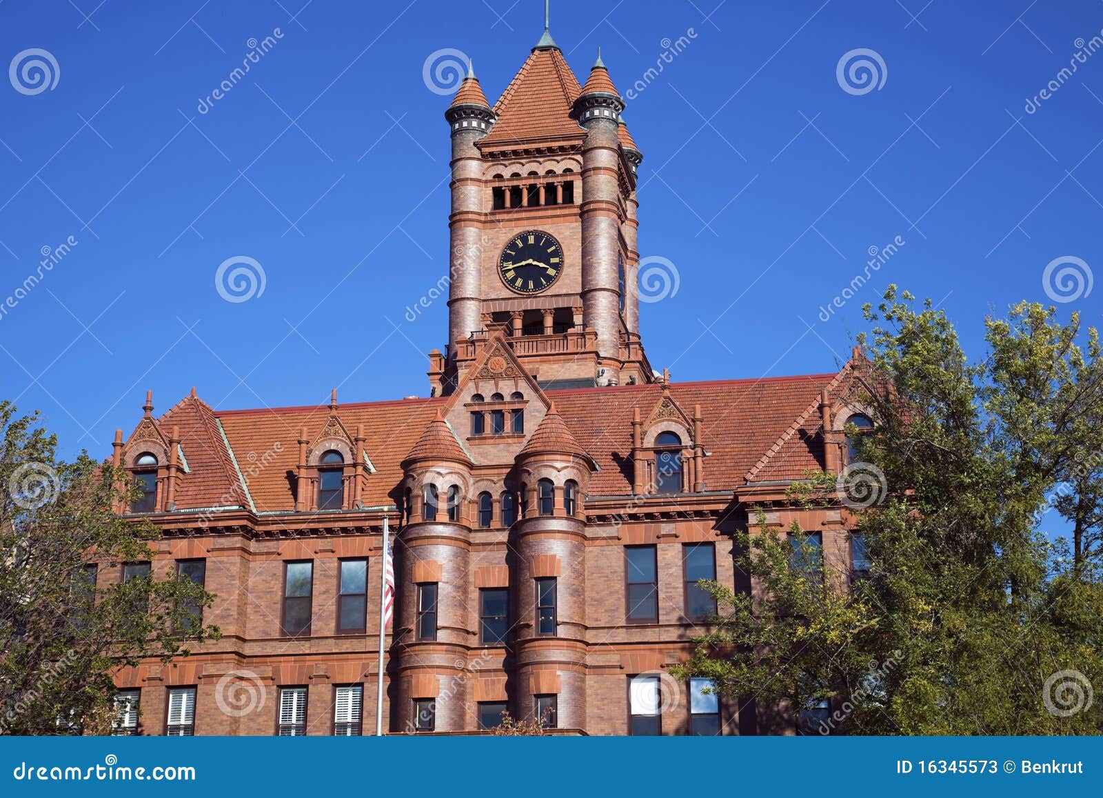 Courthouse in Wheaton stock image. Image of chicago, wheaton - 16345573