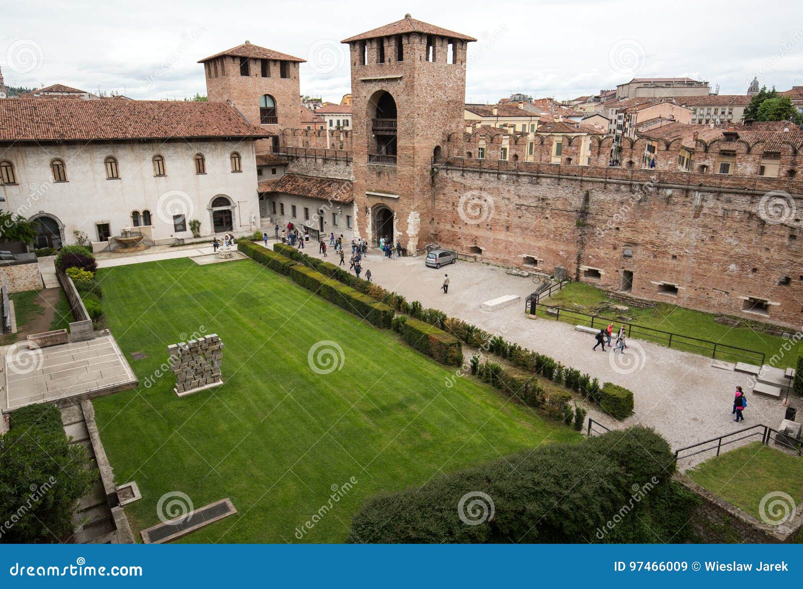 Courtyard of Castelvecchio Museum, Verona. Editorial Stock Image ...