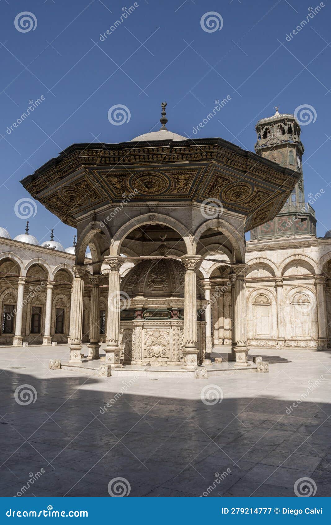 Courtyard of the Crystal Mosque, Cairo City Editorial Photography ...