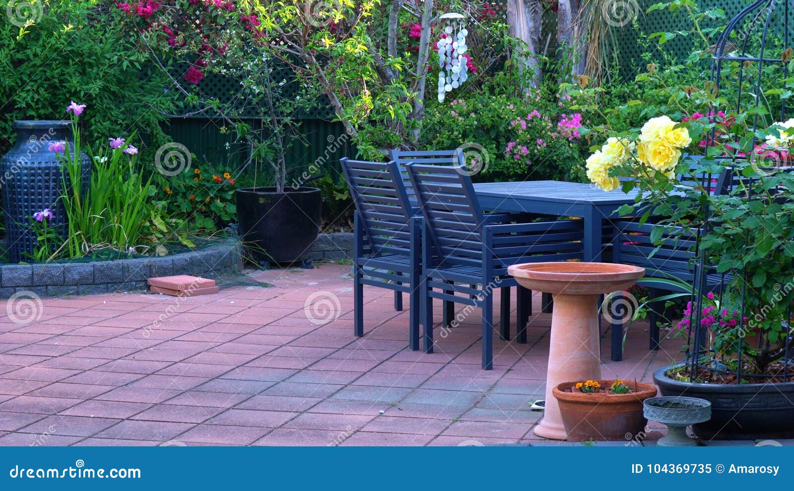 Courtyard garden setting stock image. Image of outdoors - 104369735
