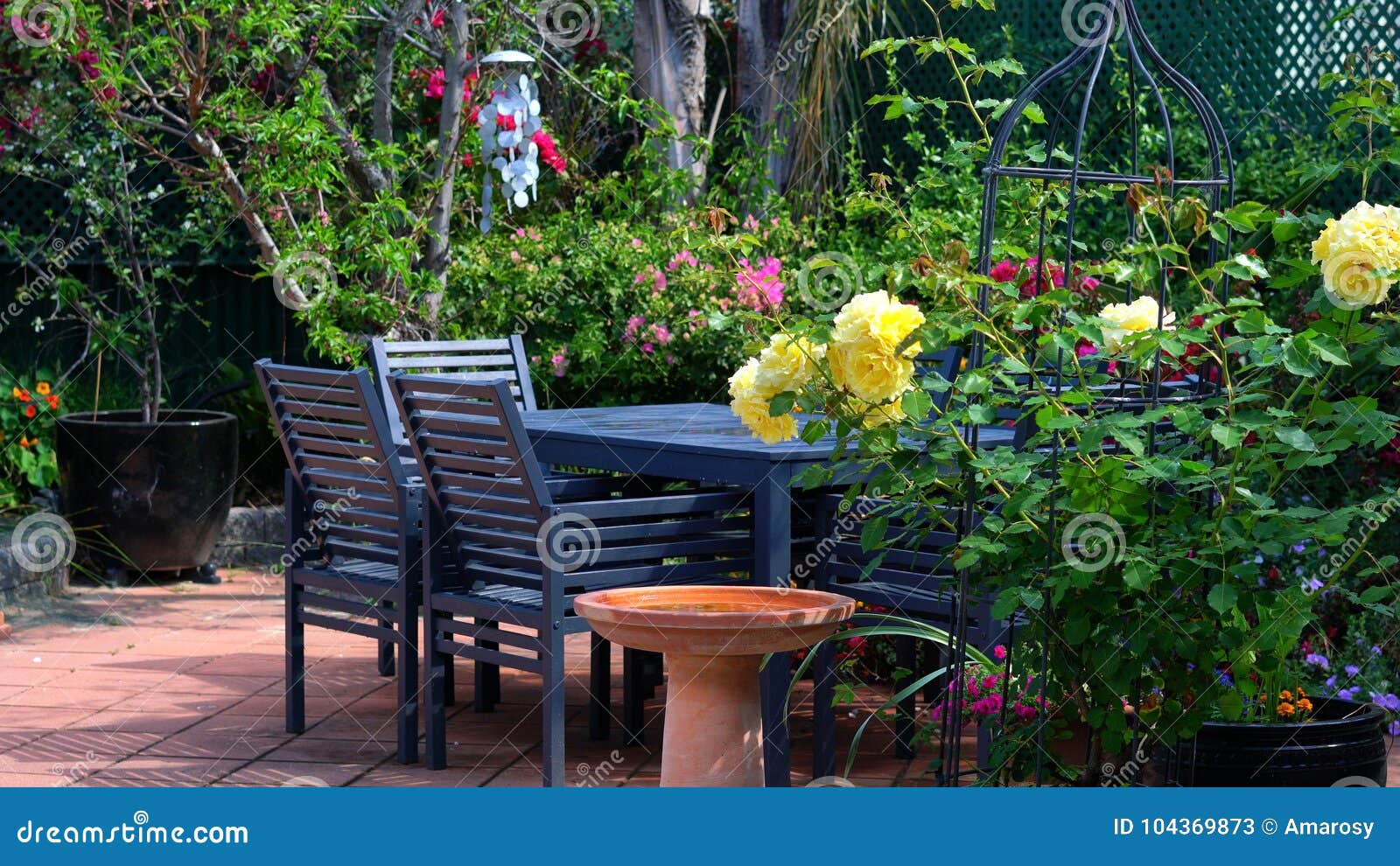 Courtyard garden setting stock image. Image of garden - 104369873