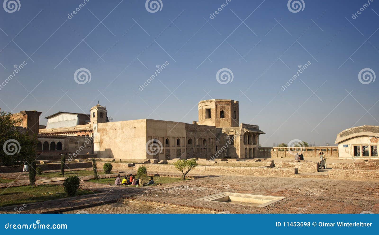 Courtyard in Lahore Fort editorial stock photo. Image of building ...