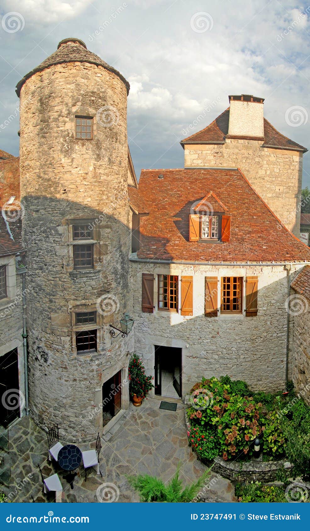Courtyard of a Medieval Chateau Stock Image - Image of wall, medieval ...