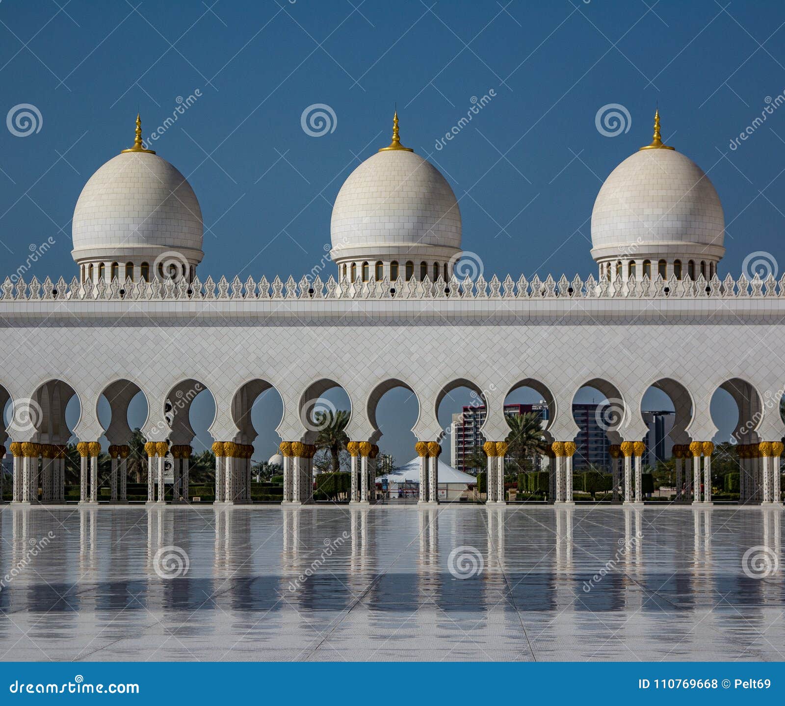 Courtyard of Sheikh Zayed Mosque Stock Photo - Image of outdoor, city ...