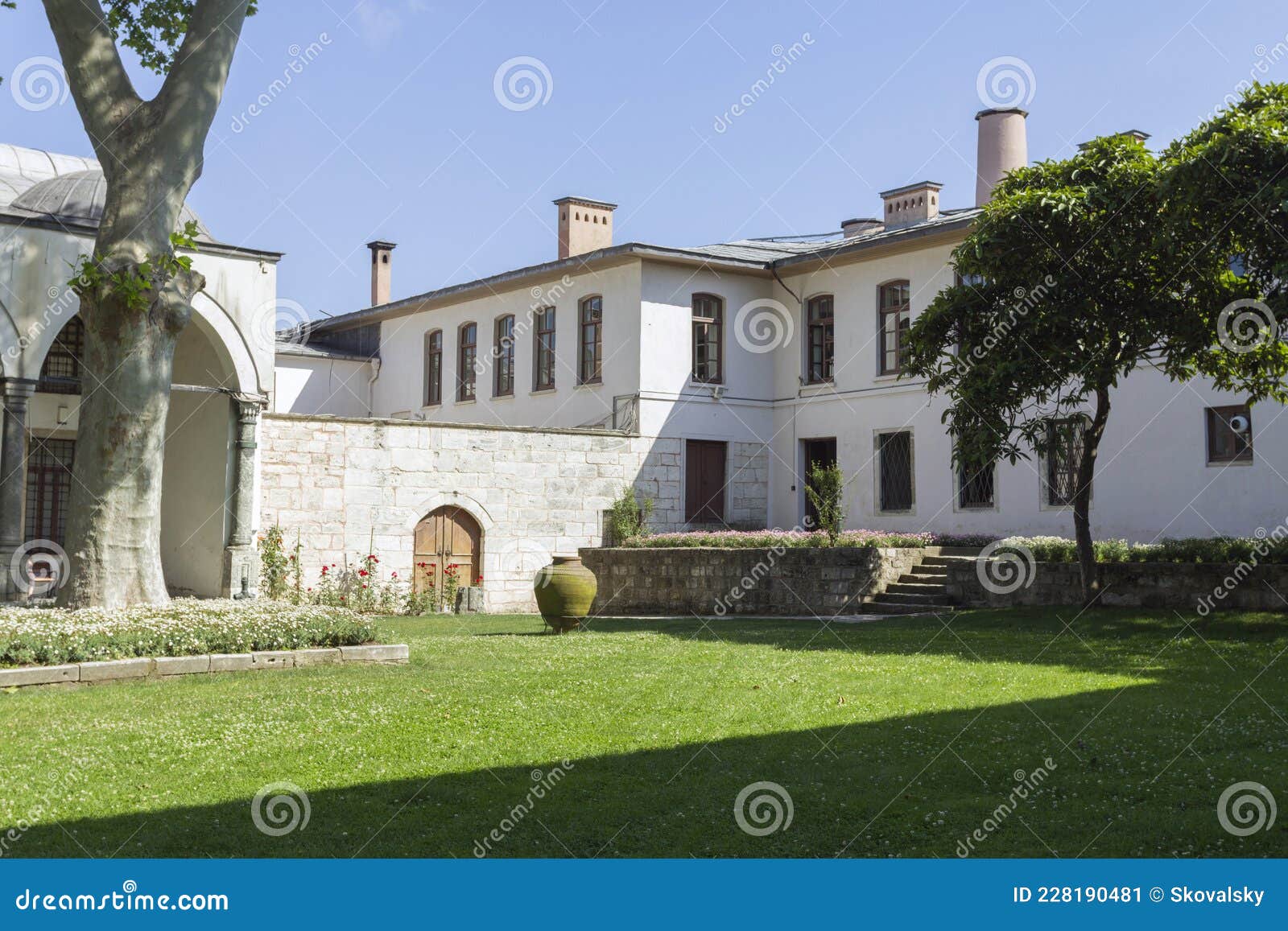 The Courtyard of the Topkapi Palace in Istanbul Stock Image - Image of ...