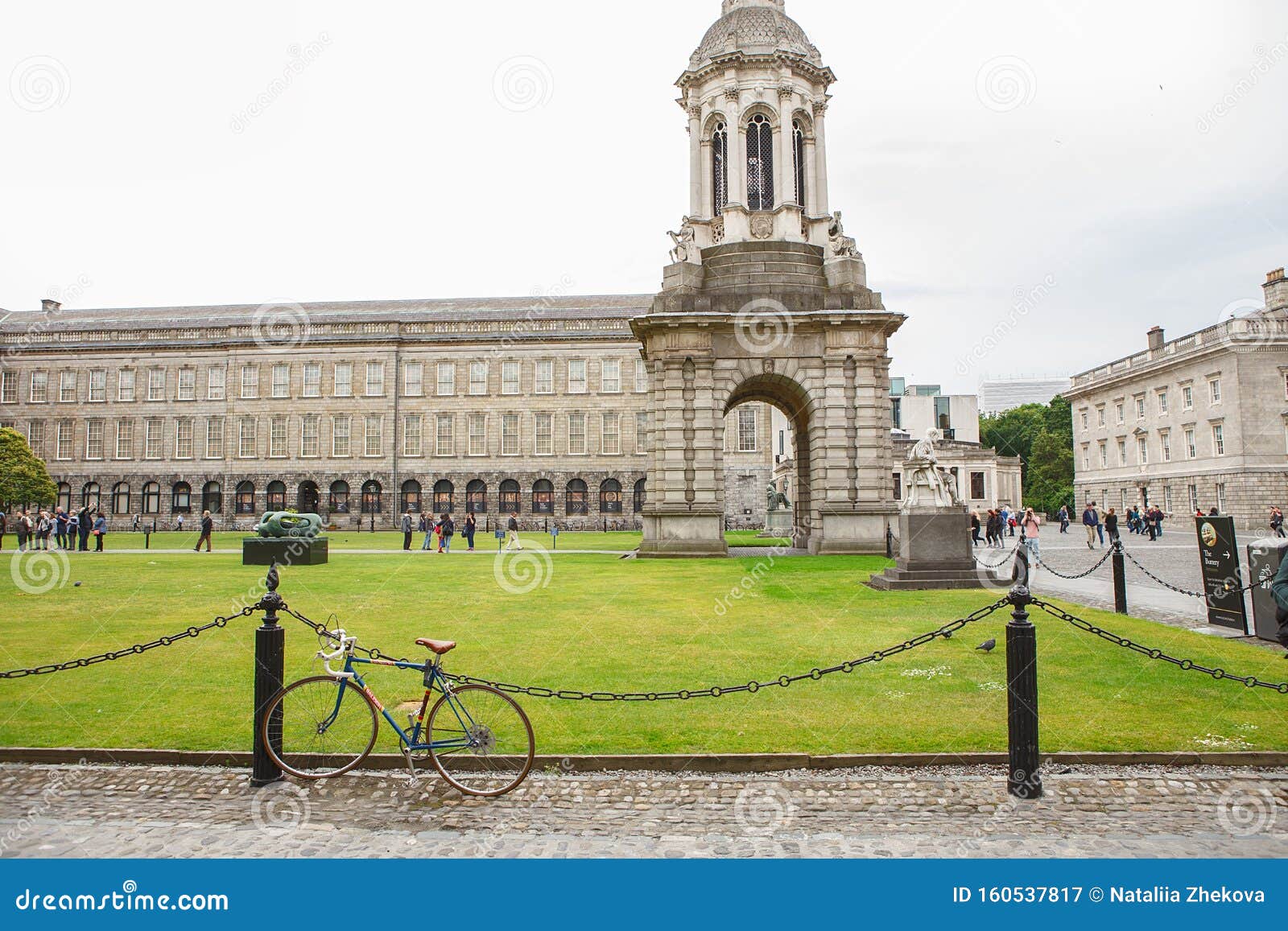 Courtyard Trinity College. Trinity College Campus Editorial Photography ...
