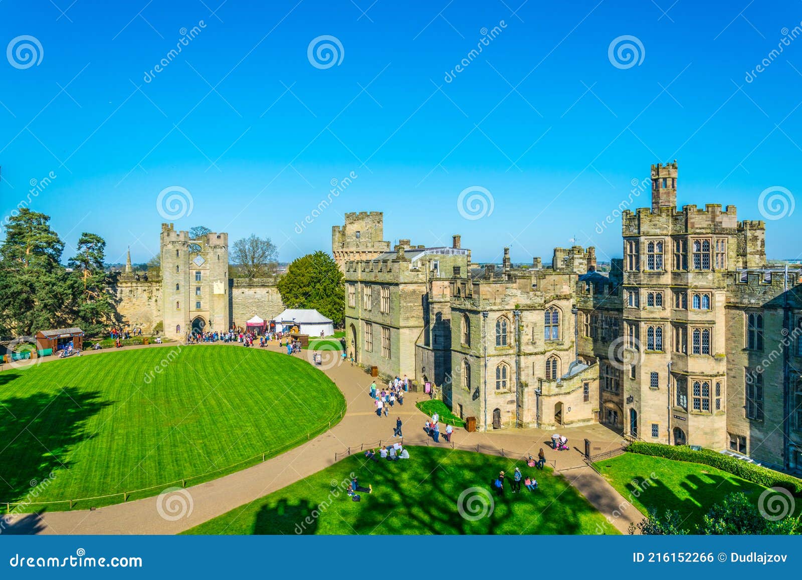 Courtyard of the Warwick Castle, England Stock Photo - Image of ...