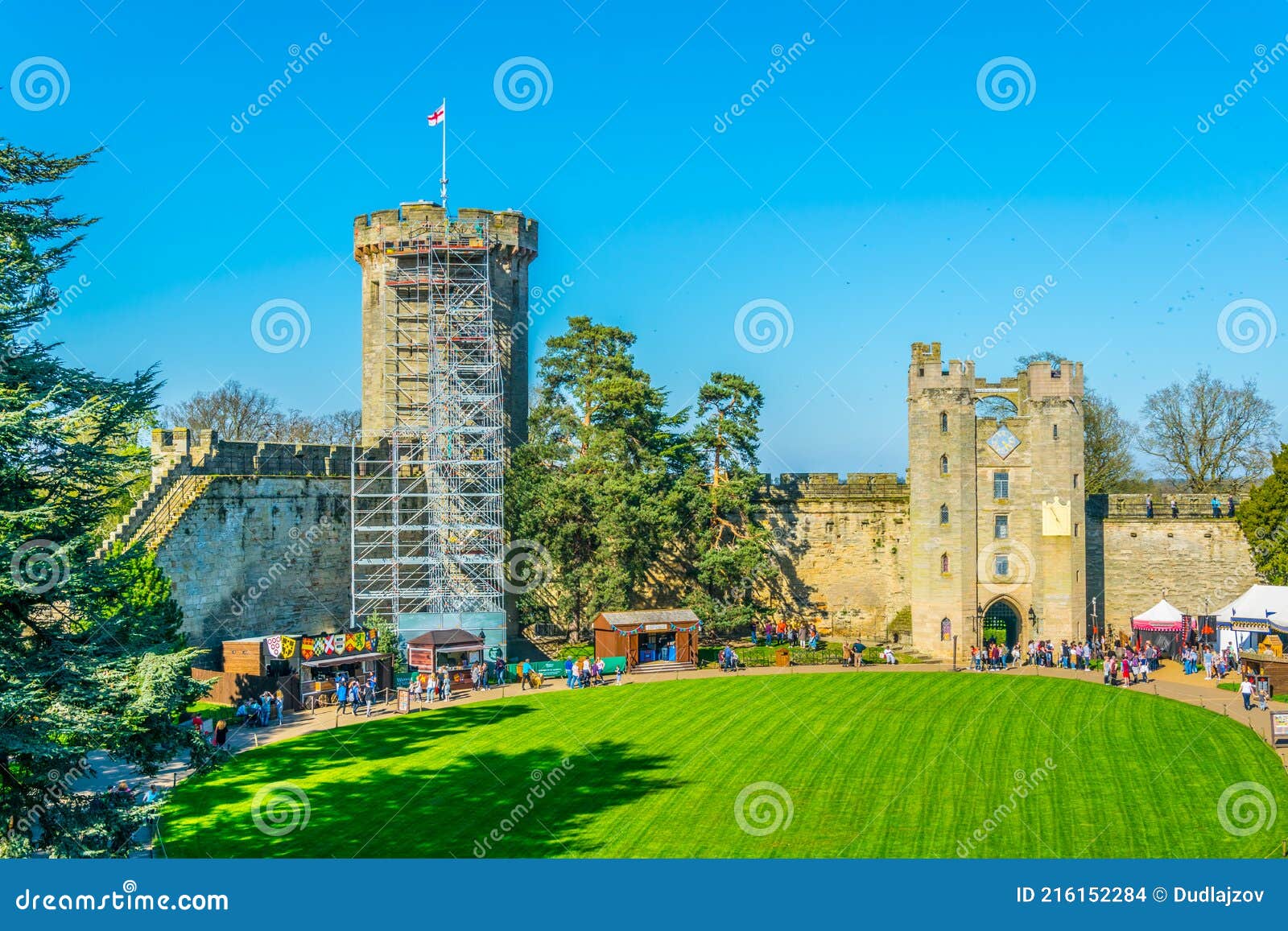 Courtyard of the Warwick Castle, England Editorial Stock Image - Image ...
