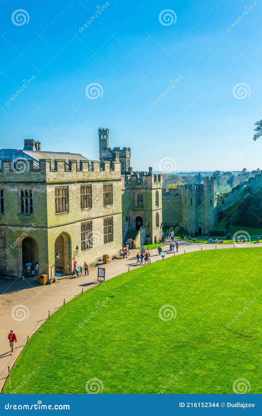 Courtyard of the Warwick Castle, England Editorial Stock Image - Image ...