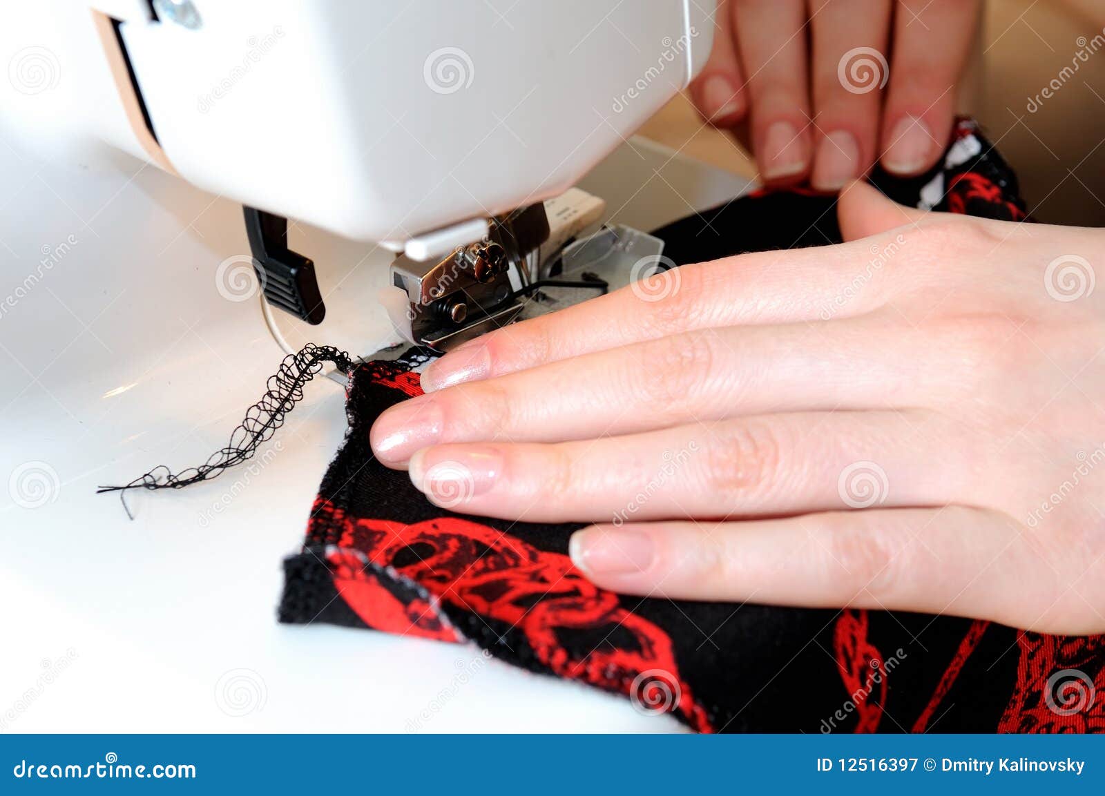 Couture Sur La Machine Piquante Image stock - Image du réparation ...