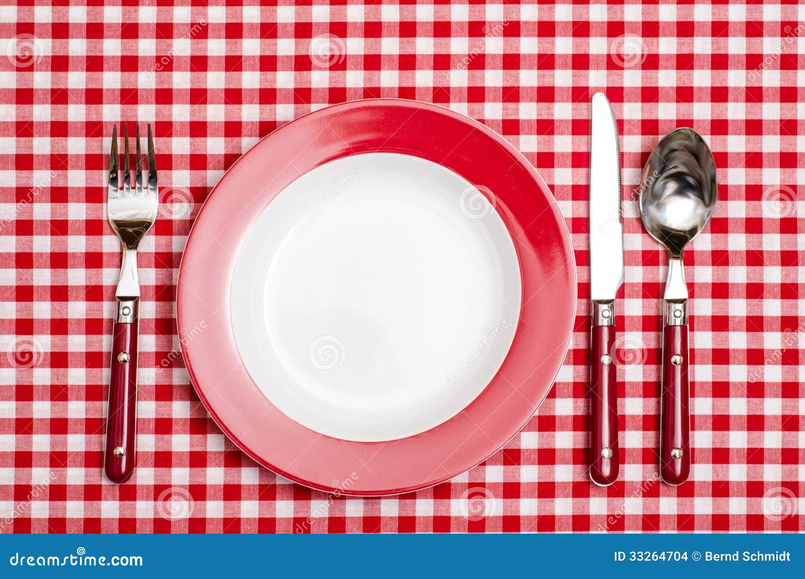 Couvert Rouge Dans Un Restaurant Photo stock - Image du couverts, métal ...