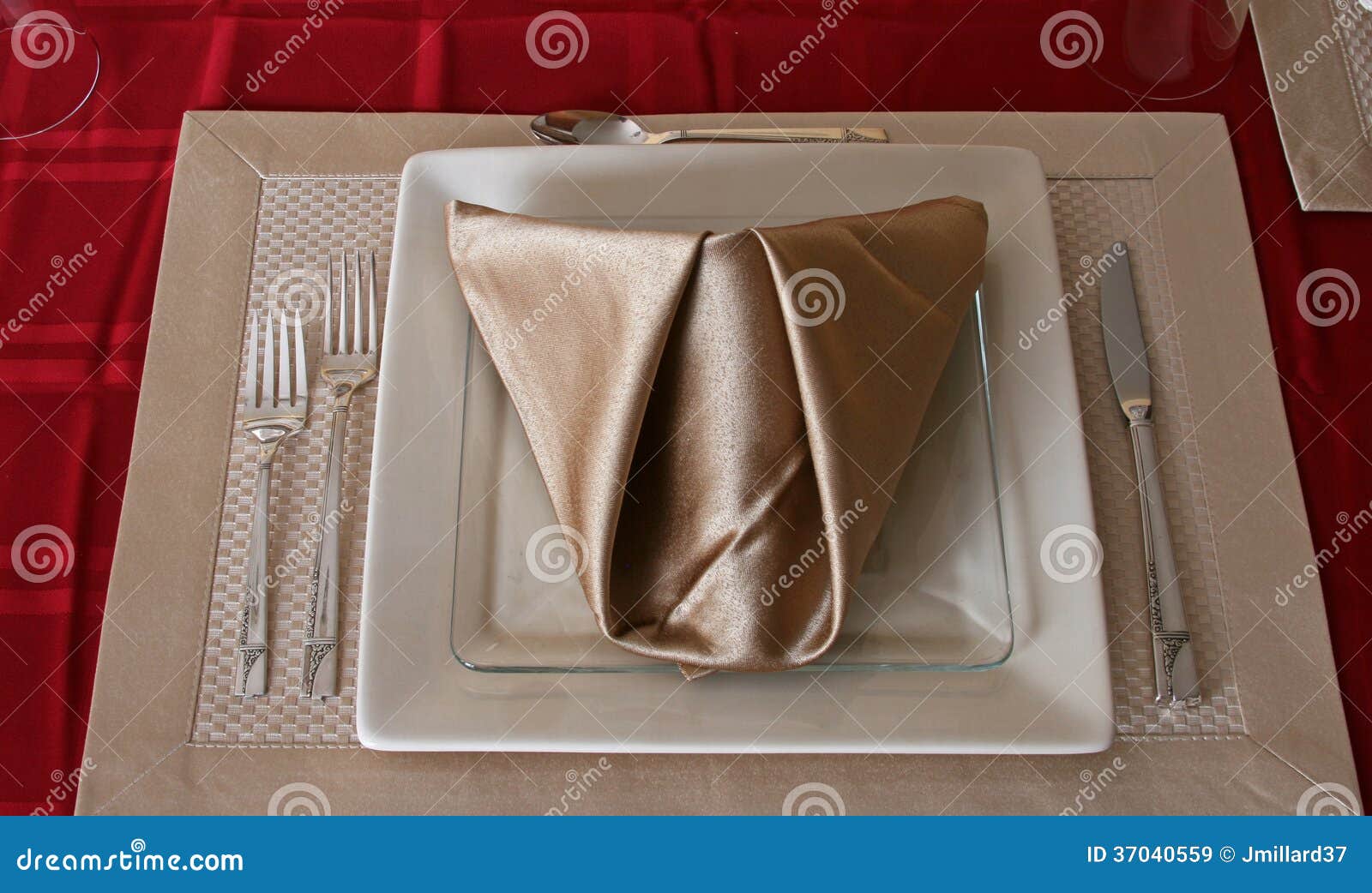 Couvert simple image stock. Image du plié, serviette - 37040559