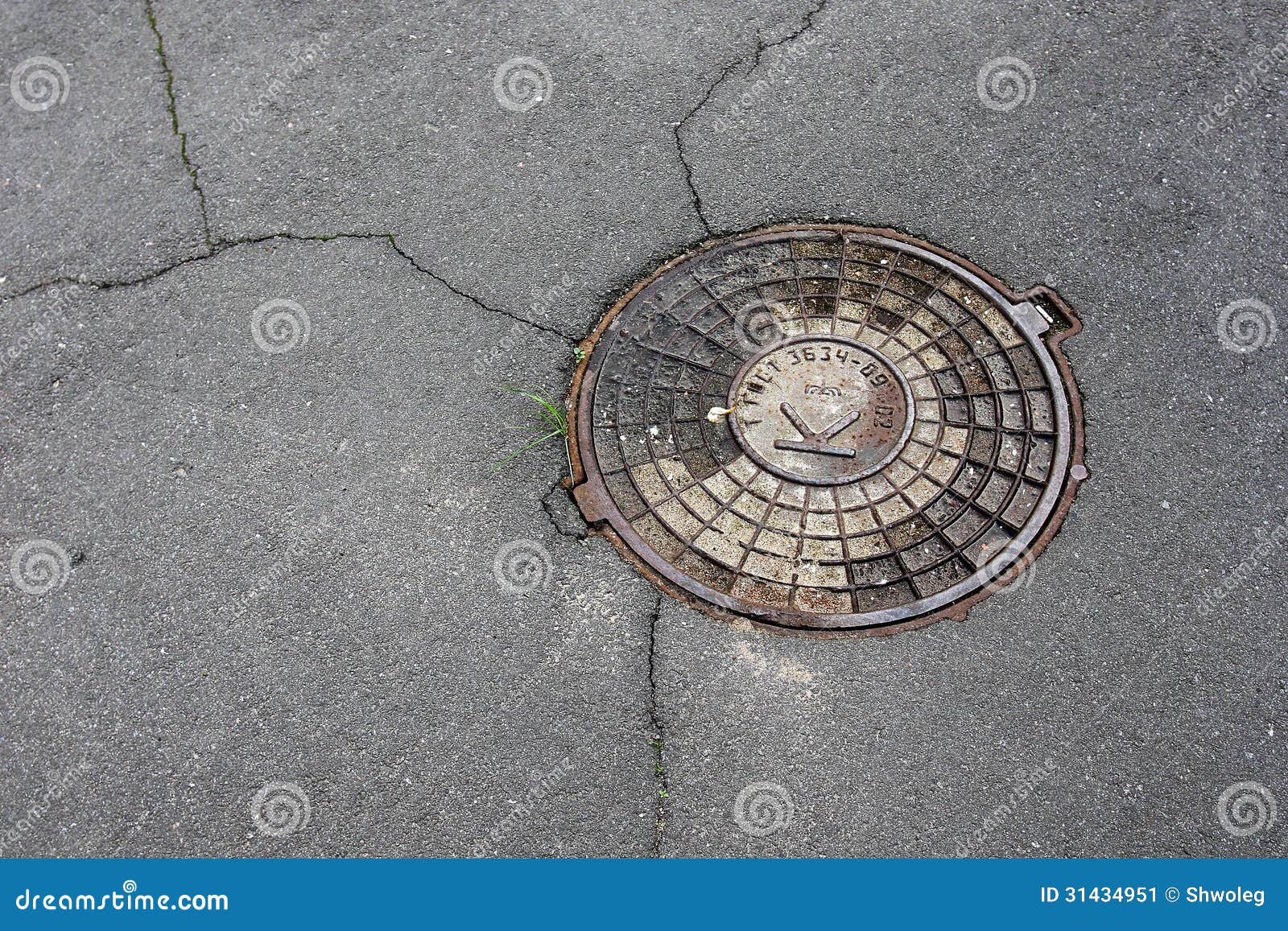 Cover sewage hatch stock image. Image of grunge, road - 31434951