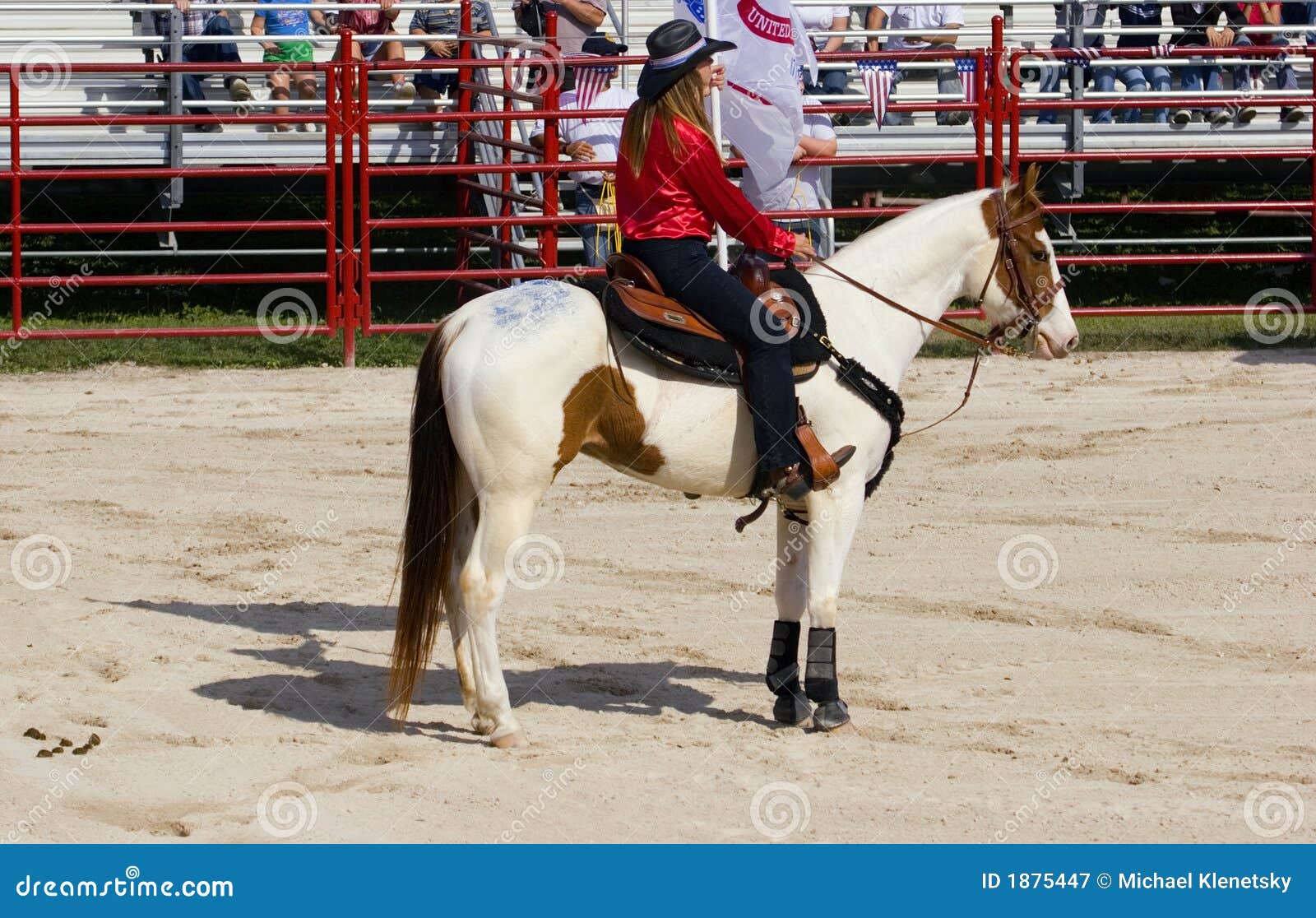 Cow-girl sur le cheval image stock. Image du pays, curseur - 1875447