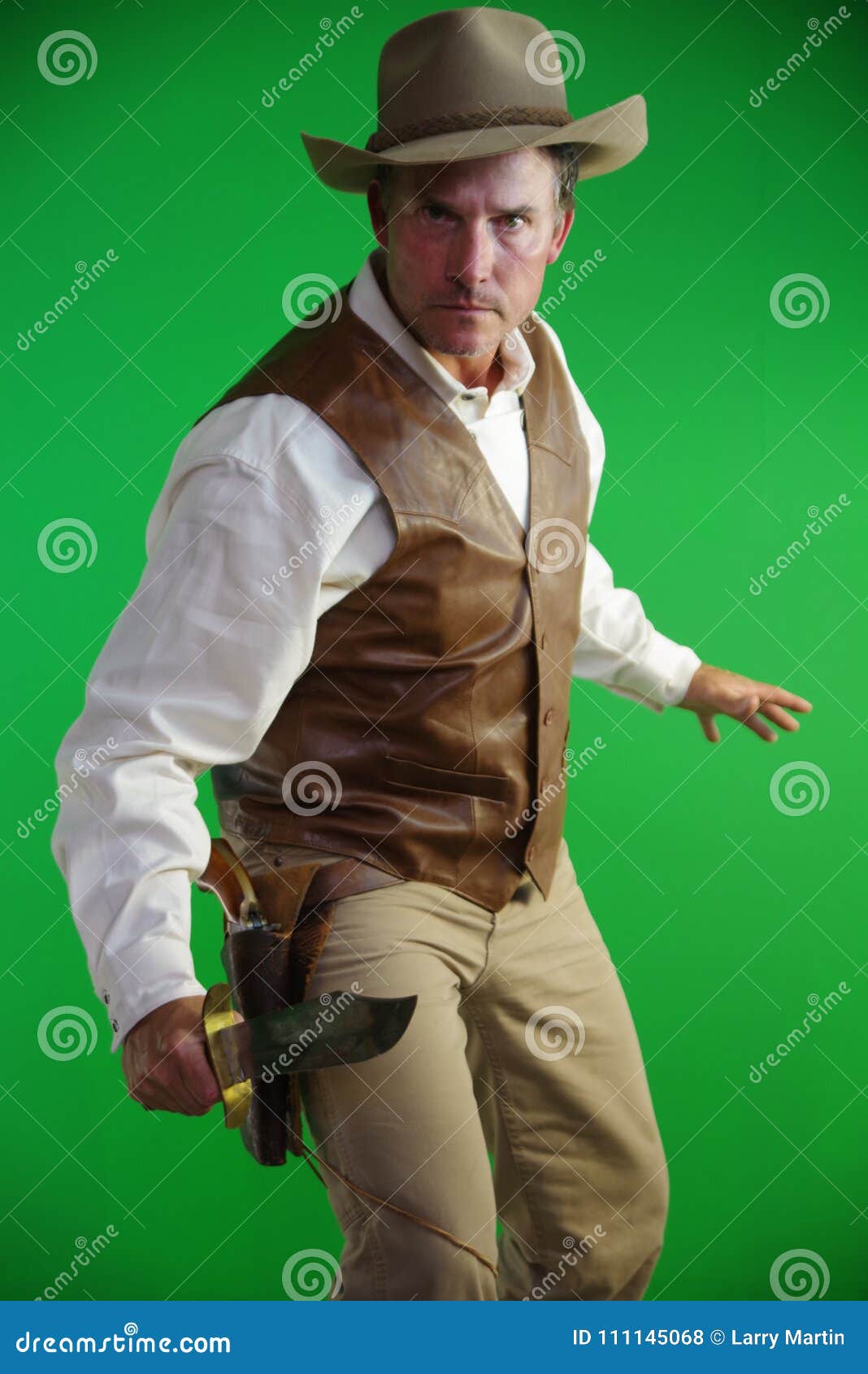 Cowboy Avec Bowie Dans La Position De Combat Photo stock - Image du ...