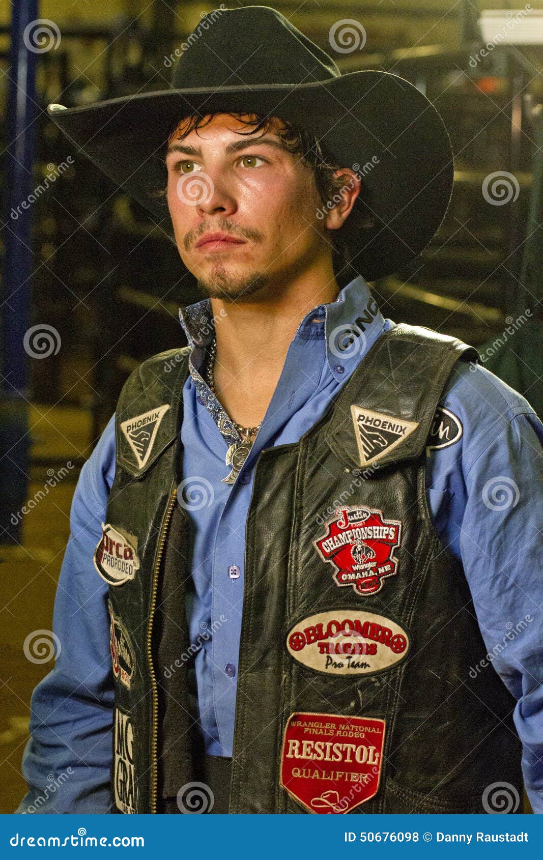 Cowboy De Cavalier De Taureau De Rodéo Photo stock éditorial - Image du ...