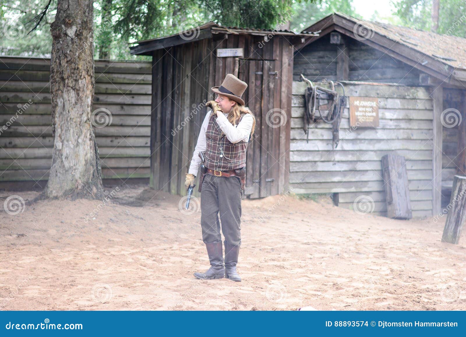 Cowboy Gunfighters editorial stock image. Image of ghost - 88893574