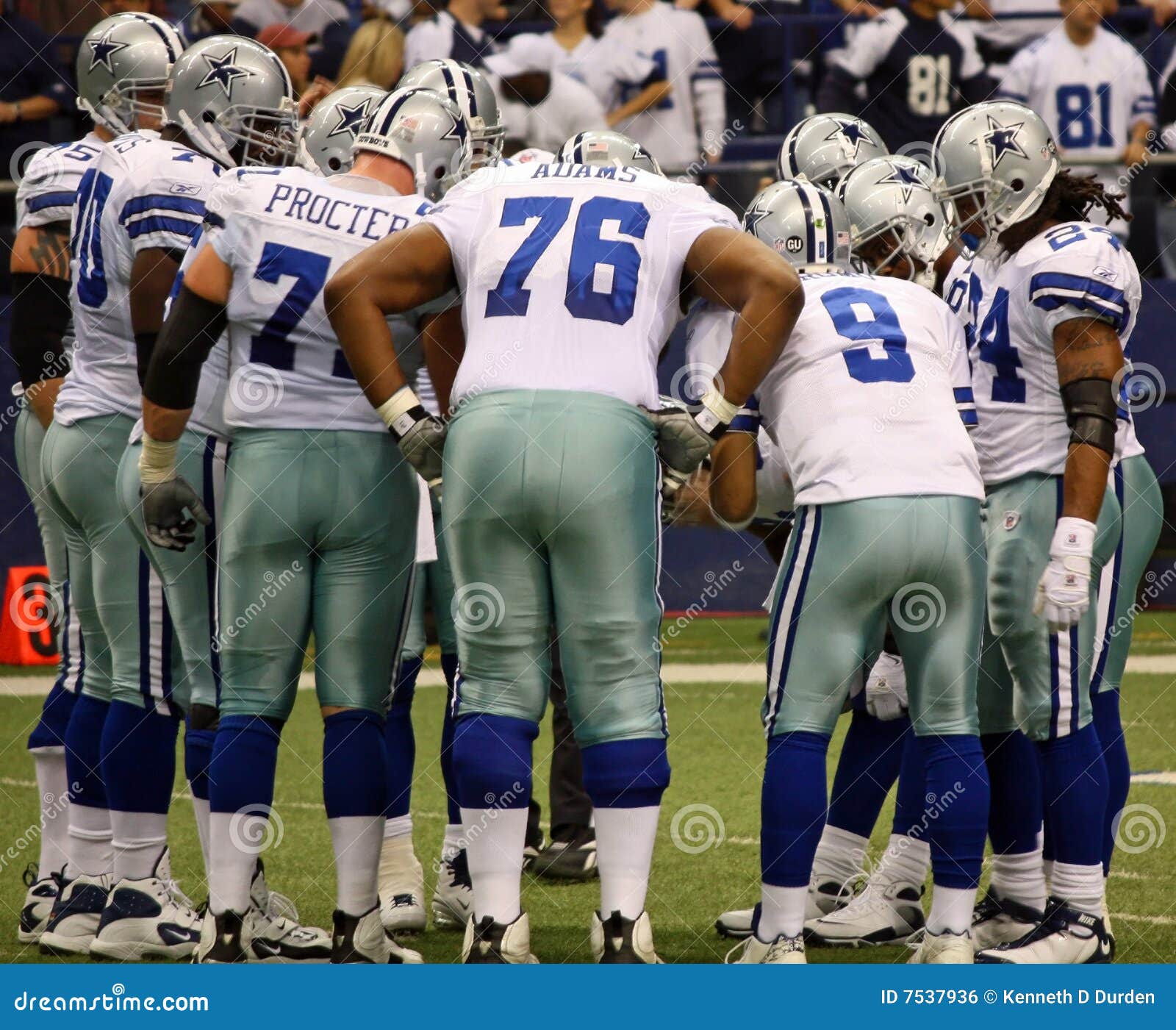 Cowboys Offensive Huddle editorial photo. Image of event - 7537936
