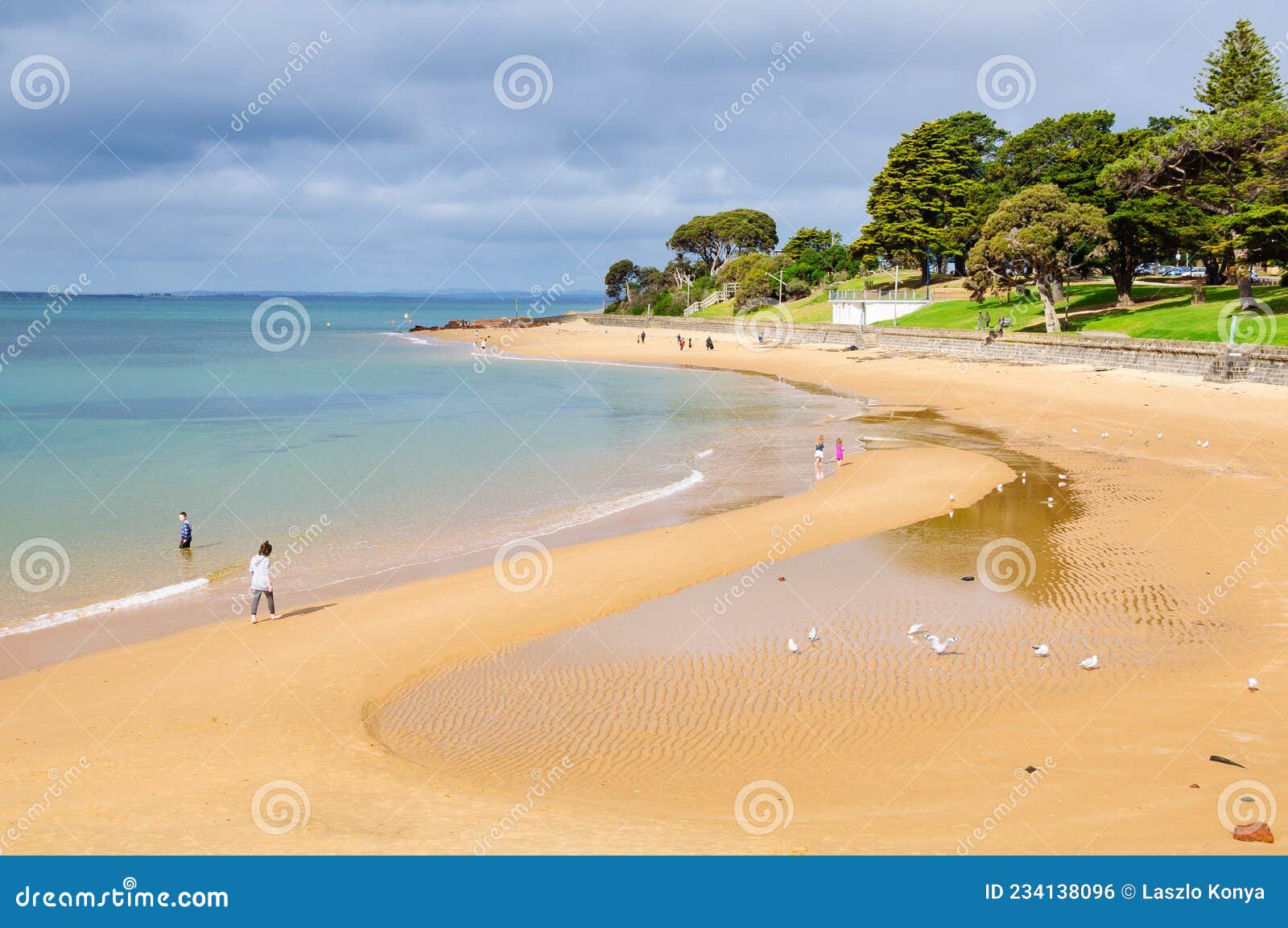 Cowes Beach - Cowes editorial photo. Image of overcast - 234138096