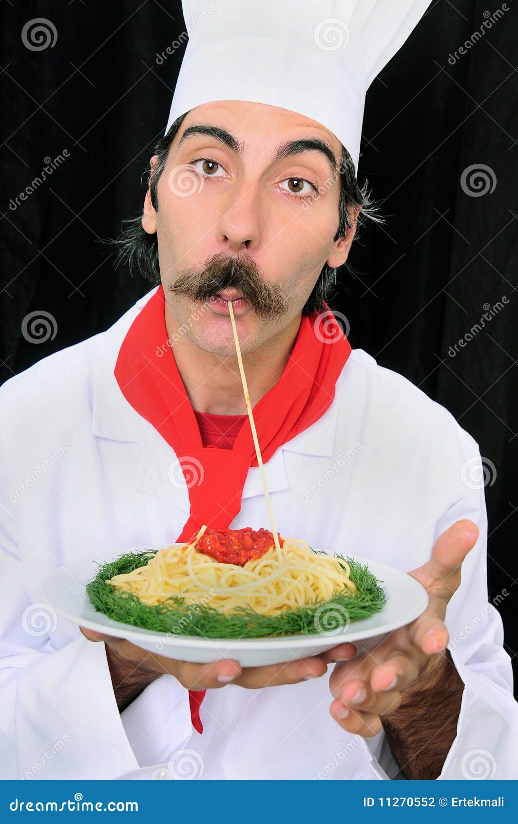 Cozinheiro Chefe Que Come Sua Massa Deliciosa Foto de Stock - Imagem de ...