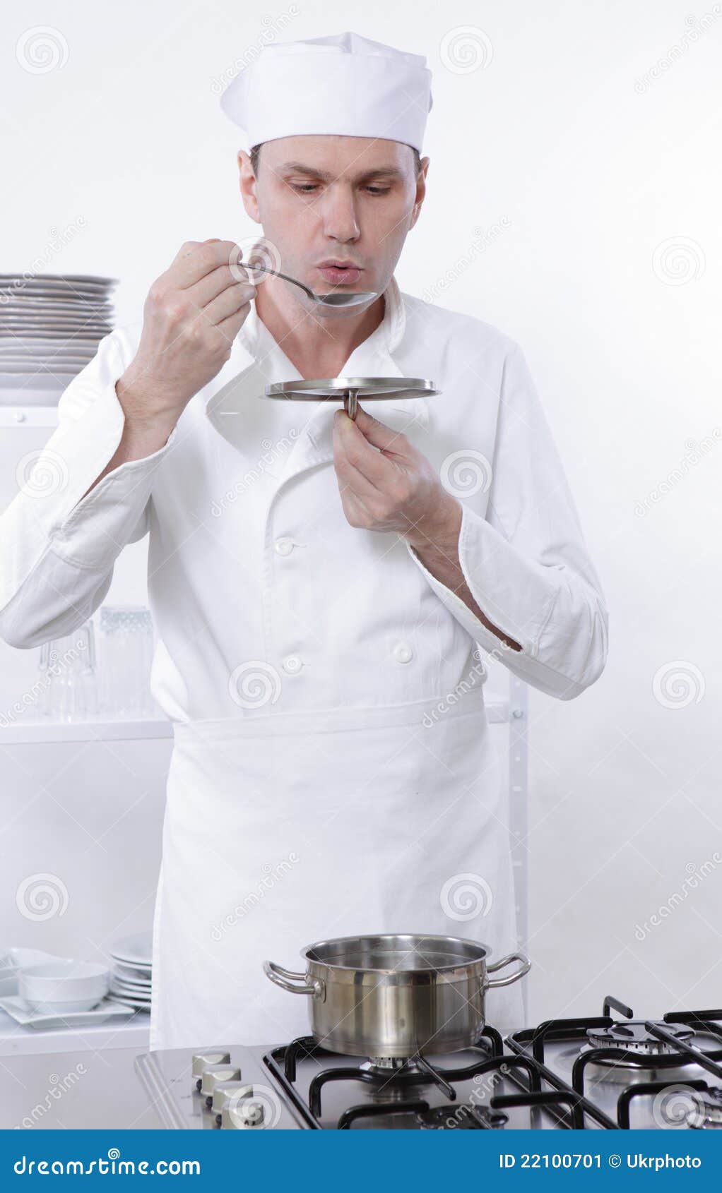 Cozinheiro Chefe Que Prova Uma Sopa Imagem de Stock - Imagem de gosto ...