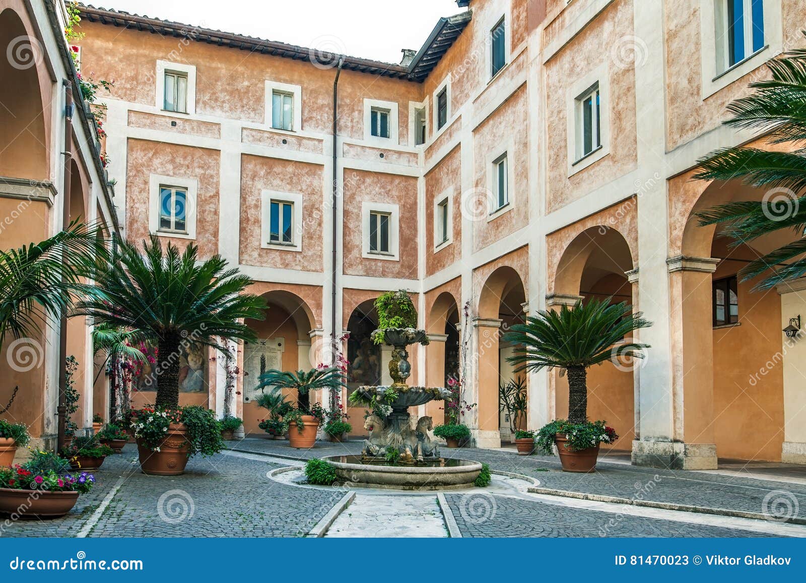 Cozy Italian Courtyard with Fountain Editorial Stock Photo - Image of ...