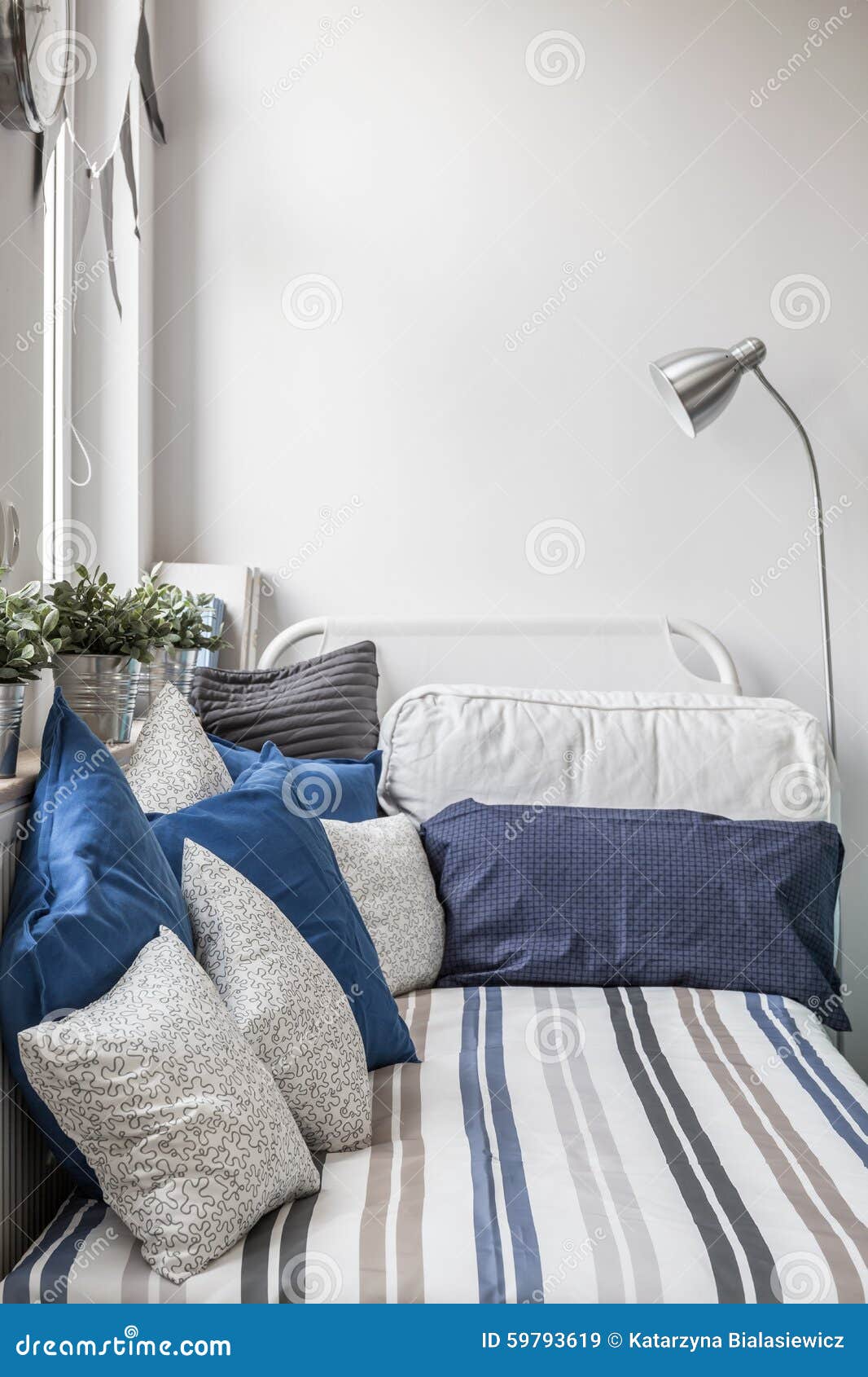 Cozy nook for sleeping stock image. Image of lamp, design - 59793619